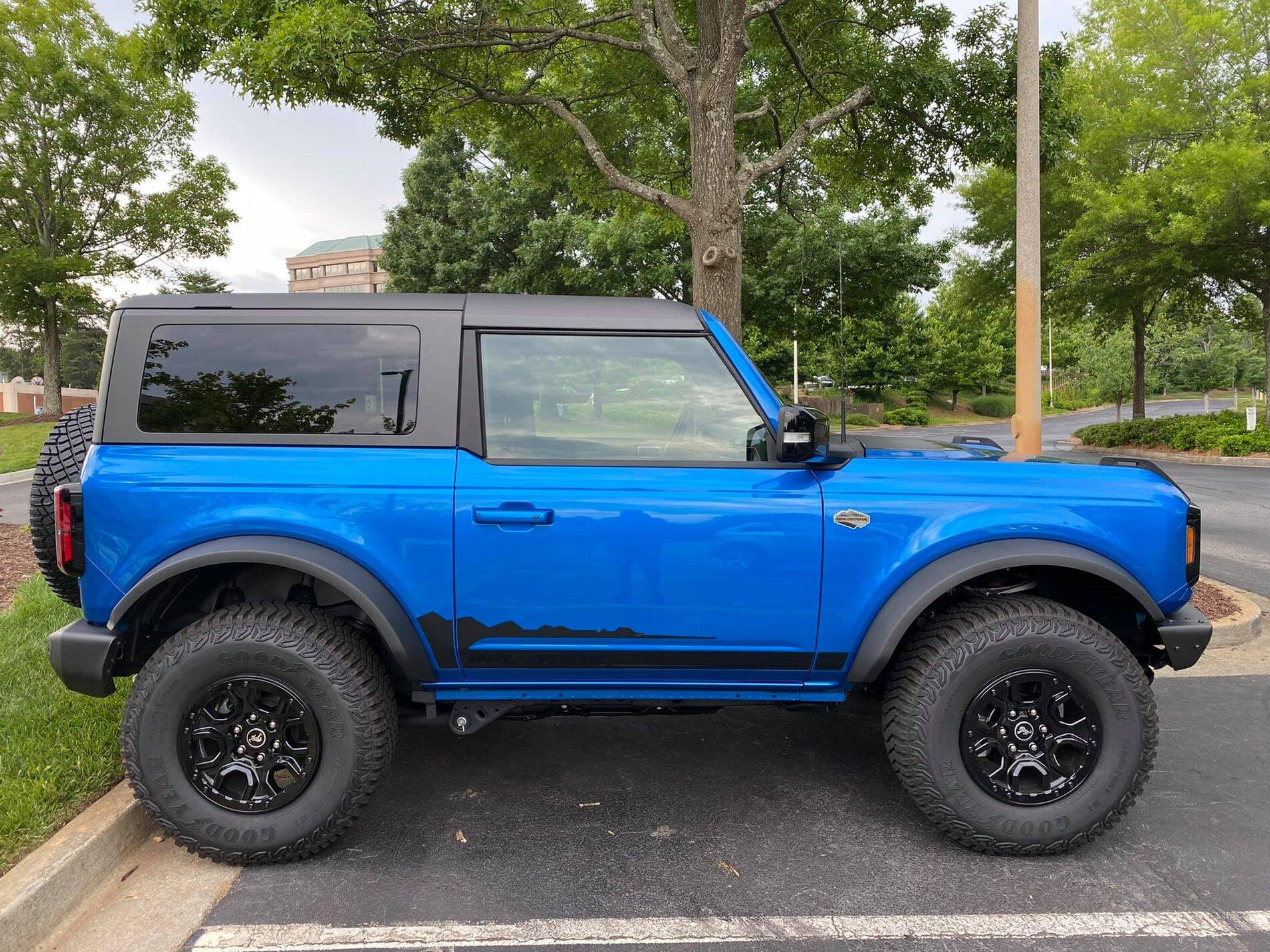 Wildtrak Bronco 2-Door in Velocity Blue and Full Graphics Decals ...