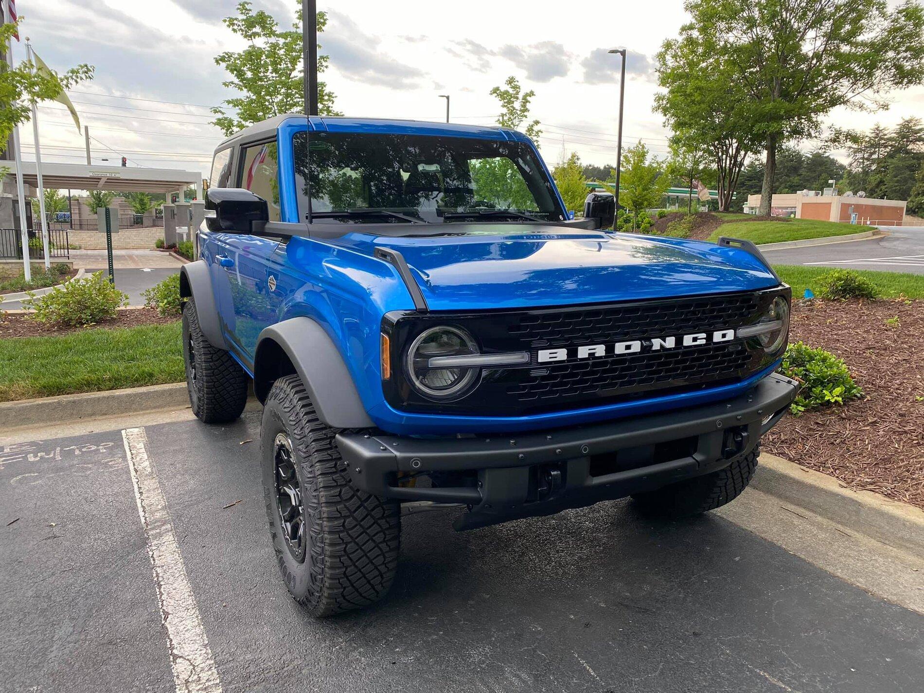 Wildtrak Bronco 2-Door in Velocity Blue and Full Graphics Decals ...