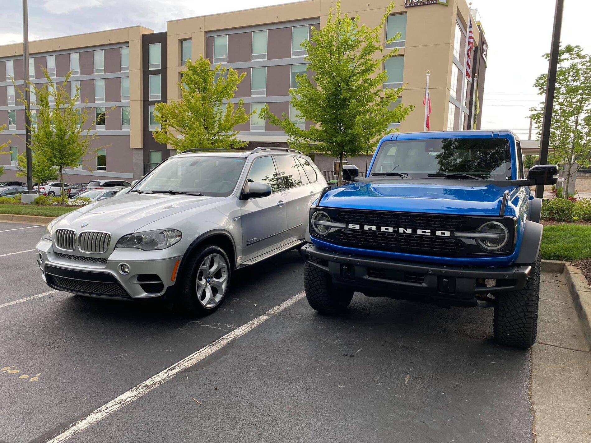 Wildtrak Bronco 2-Door in Velocity Blue and Full Graphics Decals ...