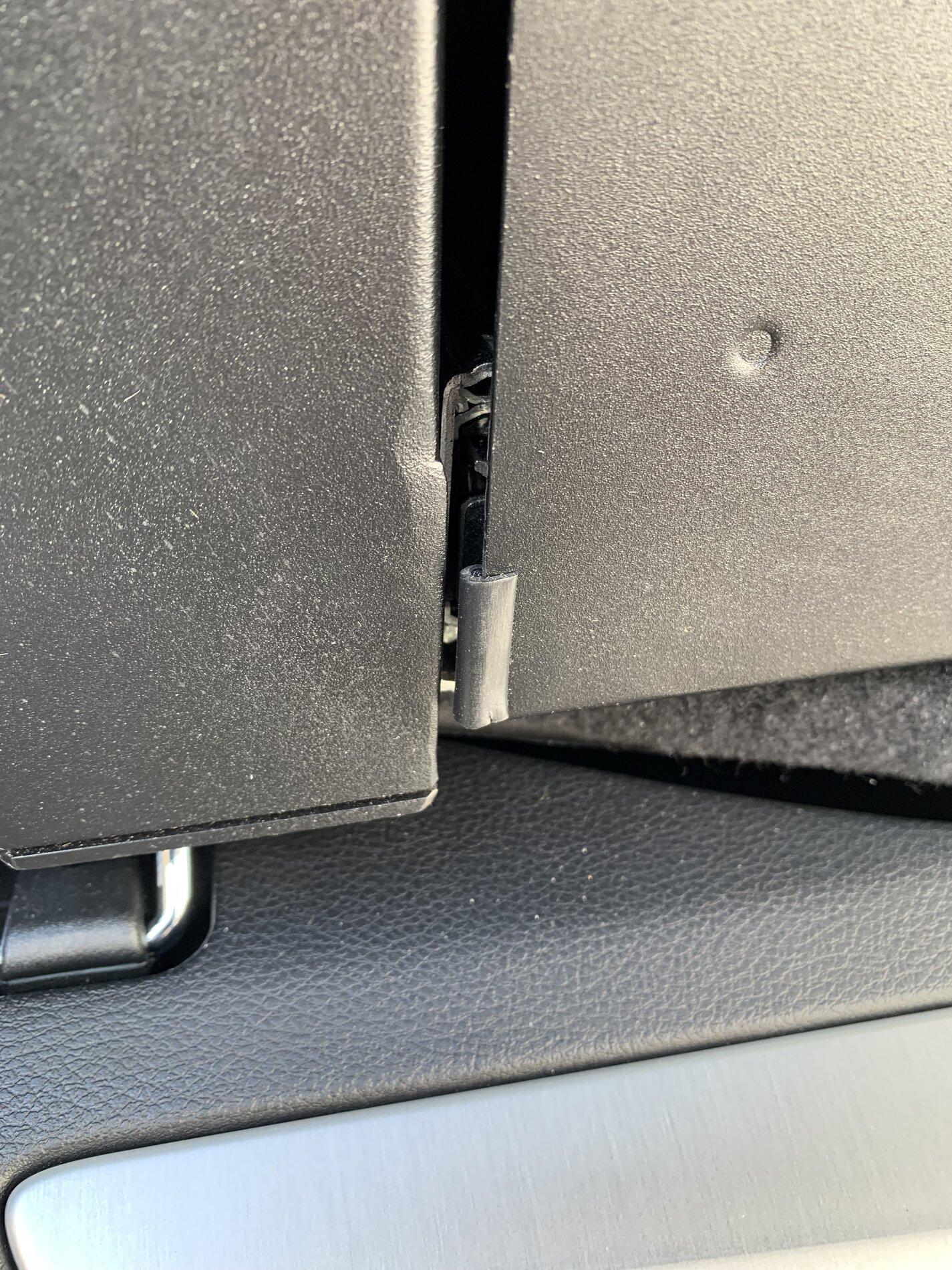 Review & Pics: 2021 Bronco Cargo Area Security Drawer | Bronco6G - 2021 ...