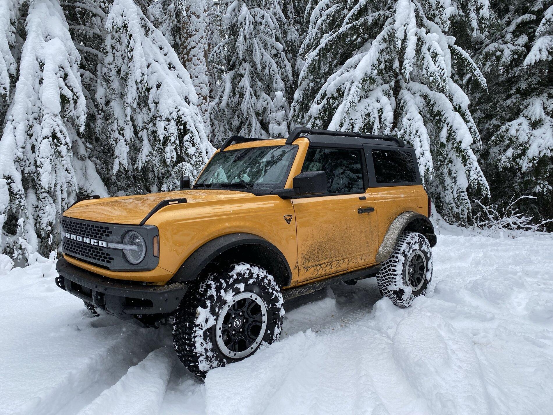You haven't seen a 2021 Bronco in snow like this yet! Snow wheeling on ...