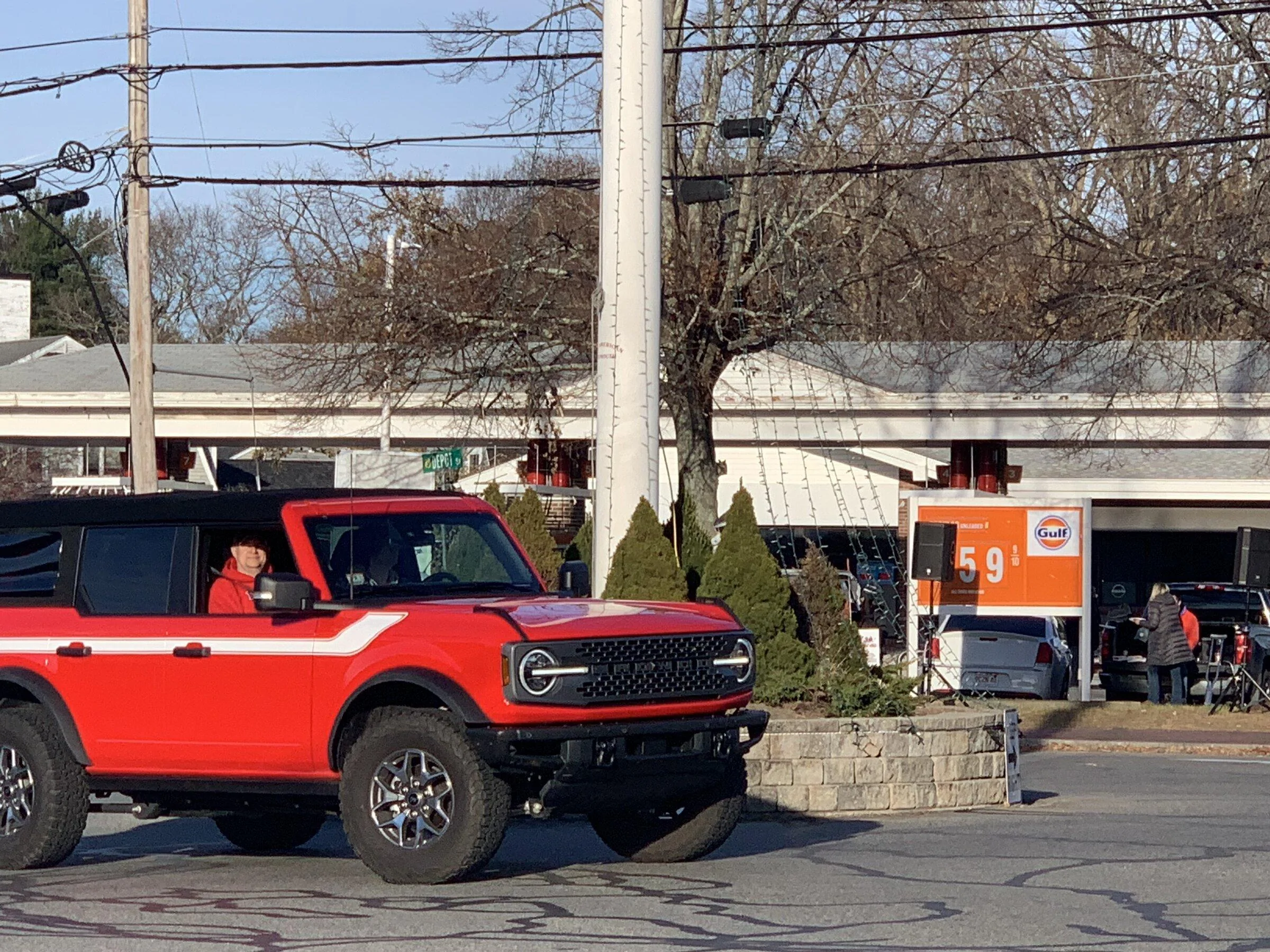 Gawker says "Wow...that the full size Bronco? All I see is little Girl ...