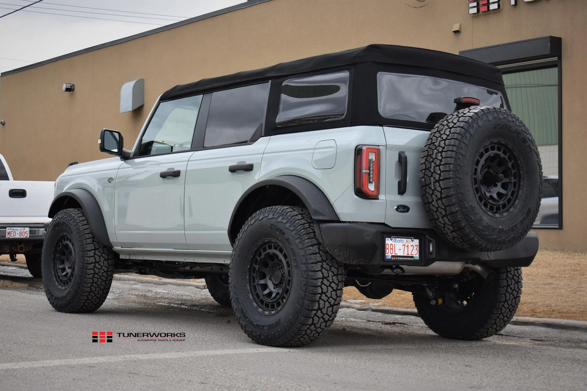 Cactus Gray WildTrak on 37s - No lift | Bronco6G - 2021+ Ford Bronco ...