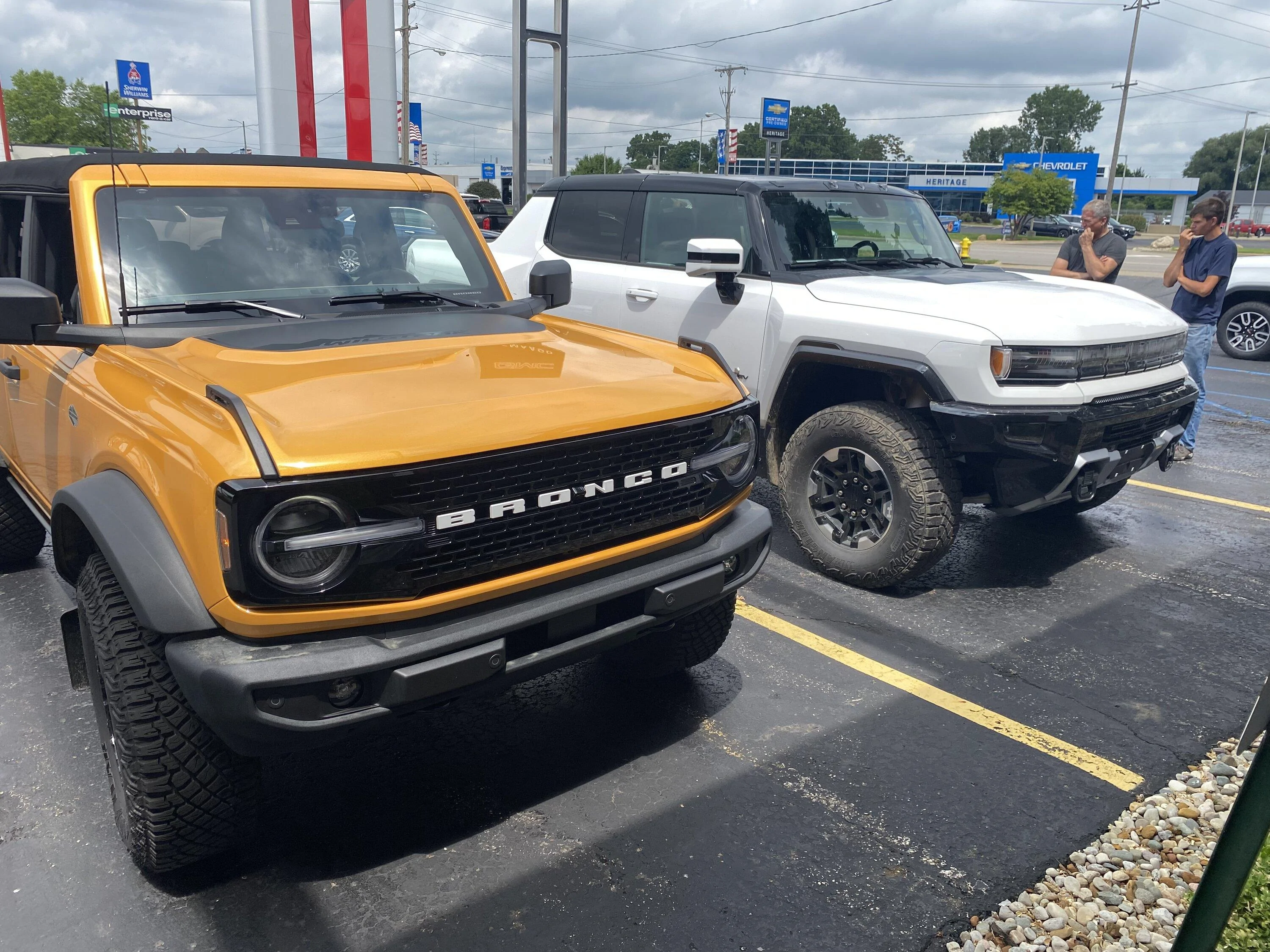Bronco V Hummer EV | Bronco6G - 2021+ Ford Bronco & Bronco Raptor Forum ...