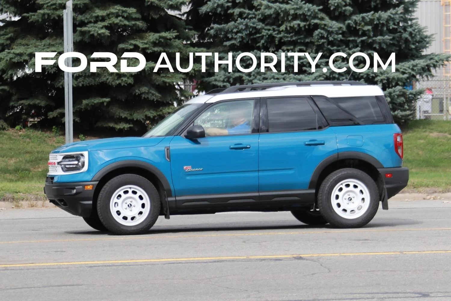 Robin's Egg Blue & Peak Blue colors spotted (on Bronco Sport Heritage ...