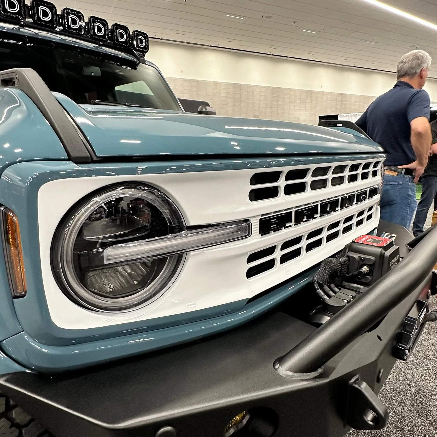 📸 Bronco w/ Body Color Painted Hardtop & White Grill + Wheels by COMEUP ...