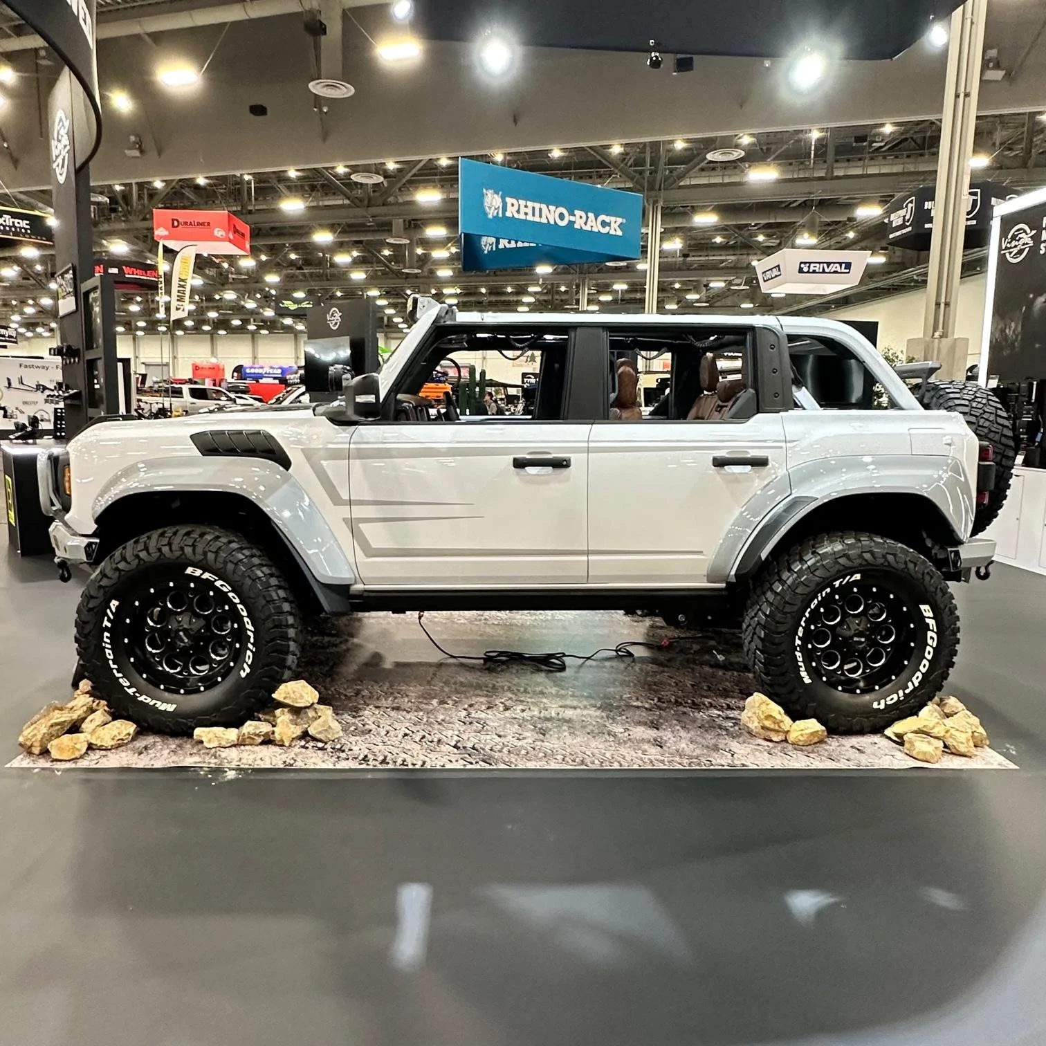 📸 Maxlider Bronco Raptor Build With Non-Body Color Painted Fender ...