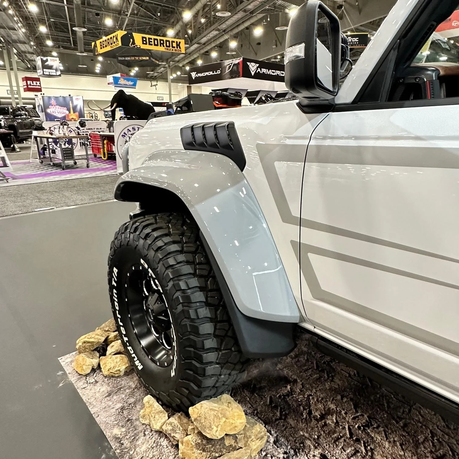 📸 Maxlider Bronco Raptor Build With Non-Body Color Painted Fender ...