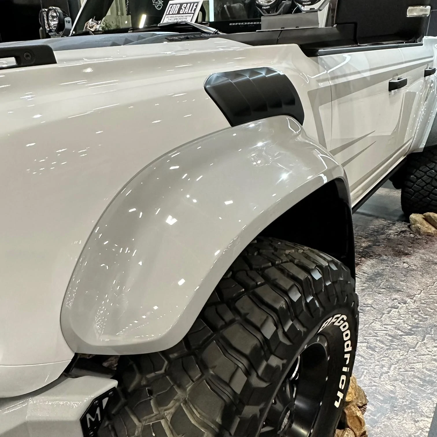 📸 Maxlider Bronco Raptor Build With Non-Body Color Painted Fender ...