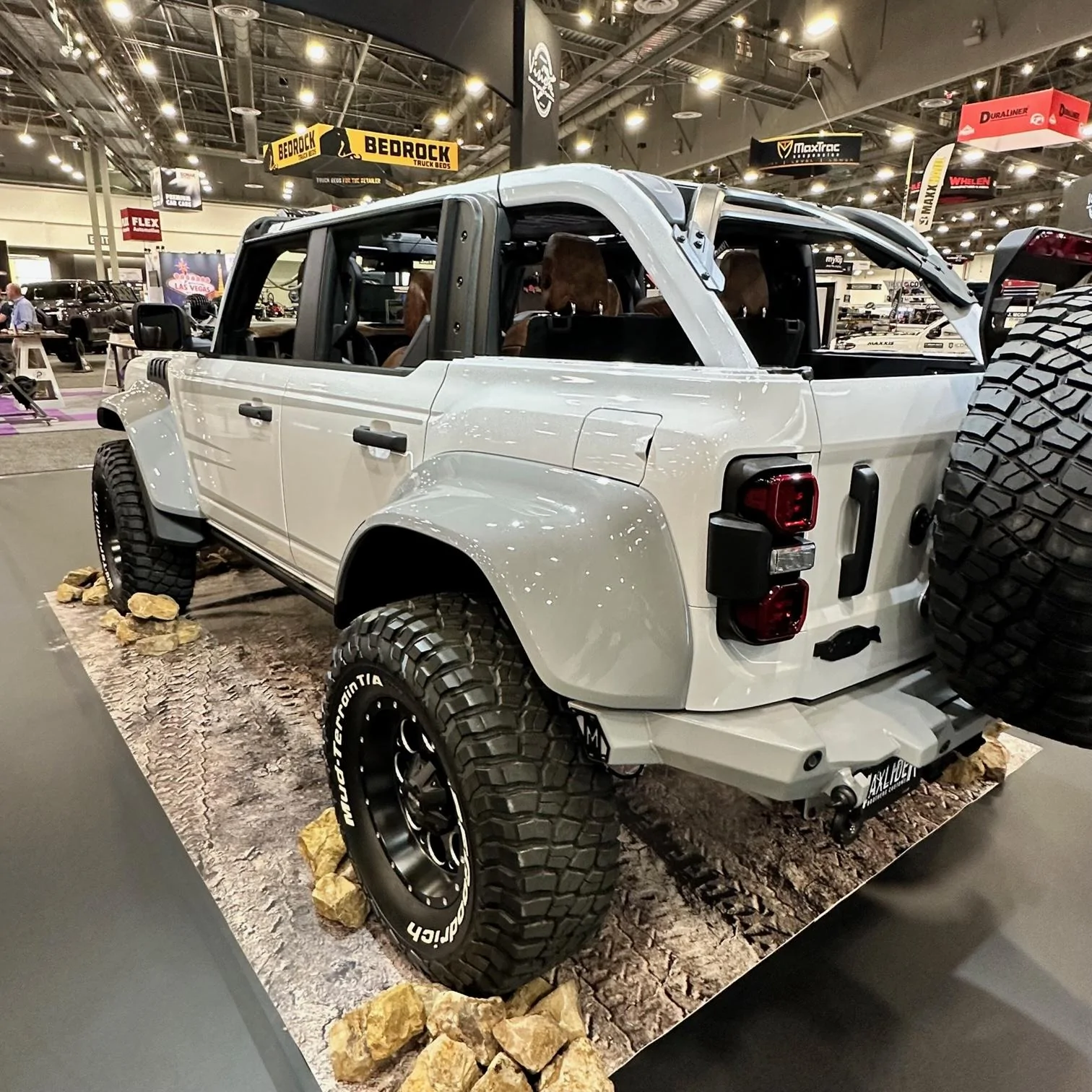 📸 Maxlider Bronco Raptor Build With Non-Body Color Painted Fender ...