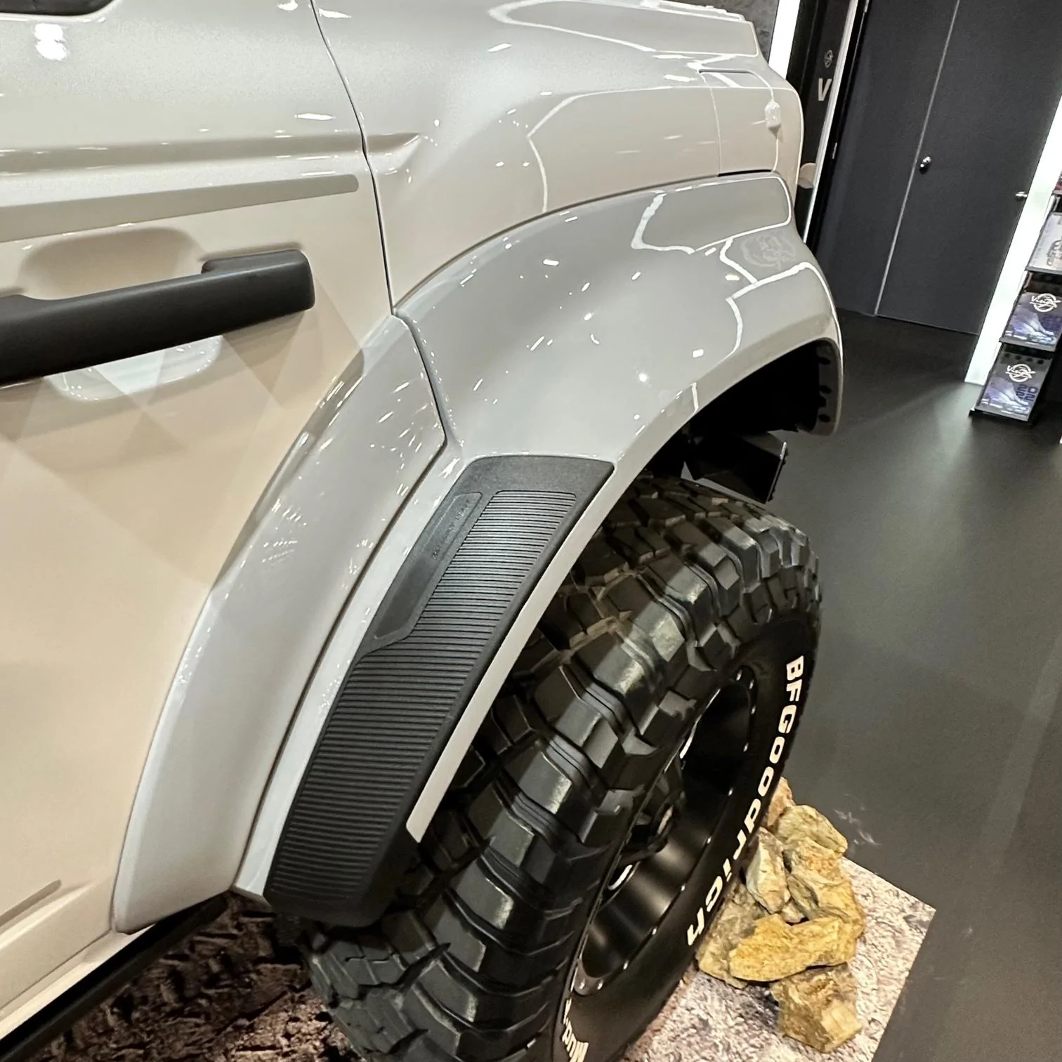 📸 Maxlider Bronco Raptor Build With Non-Body Color Painted Fender ...