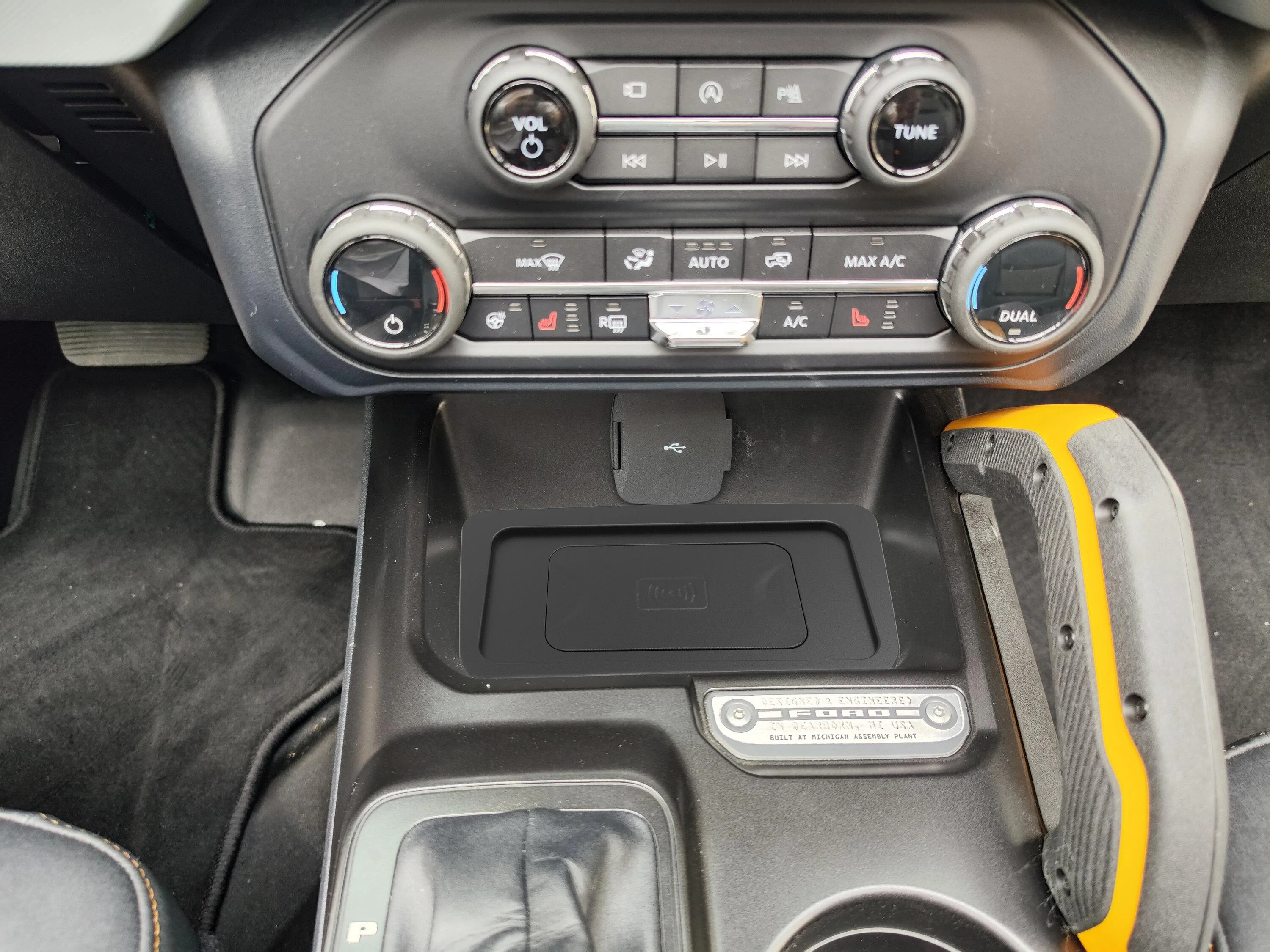 Mabett Introduces Wireless Phone Charger for Ford Bronco! | Bronco6G ...