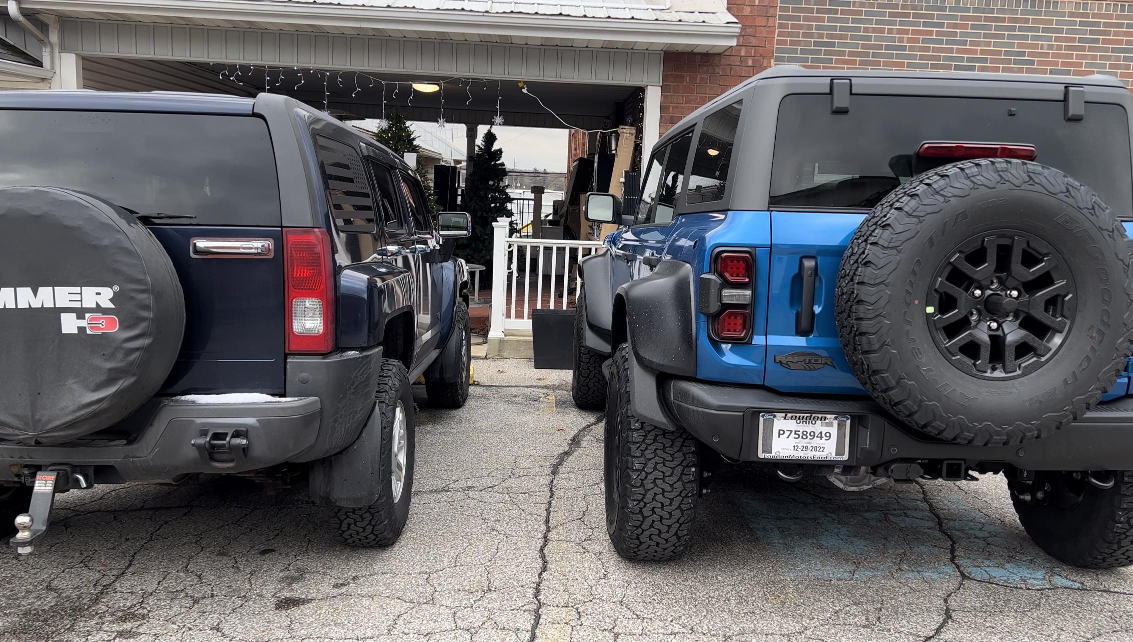 Bronco Raptor vs Hummer H3 size comparison | Bronco6G - 2021+ Ford ...