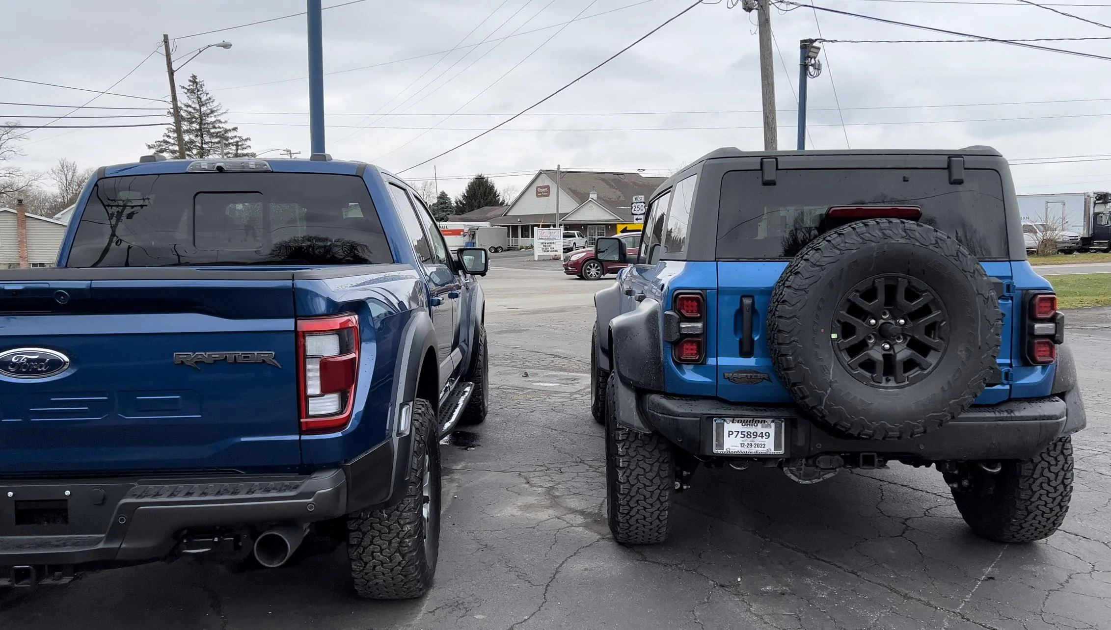 Bronco Raptor vs F-150 Raptor size comparison -- side-by-side pics ...
