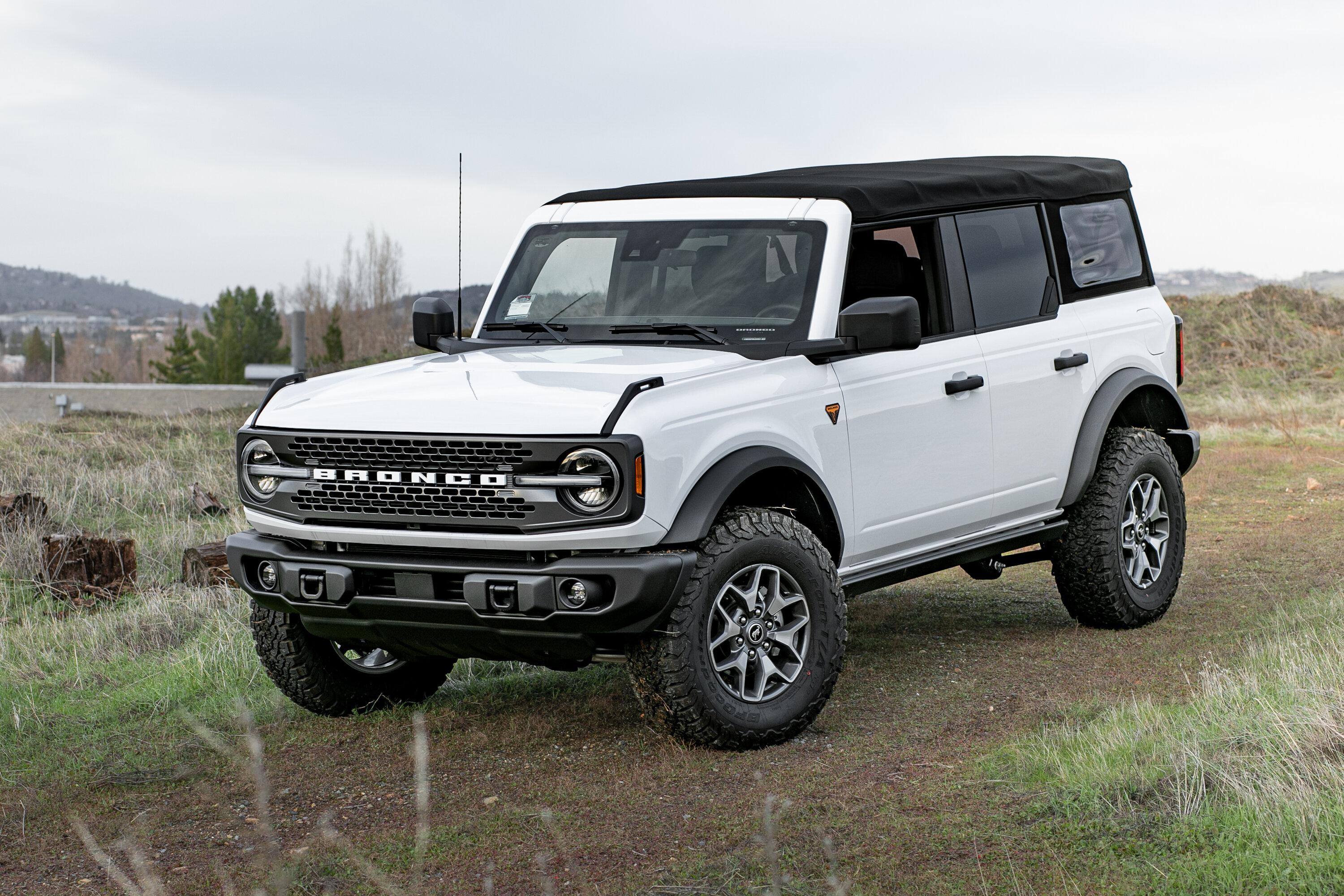 2022 4-Door White Badlands on 33" KO2s with Soft Top & Mid Package ...
