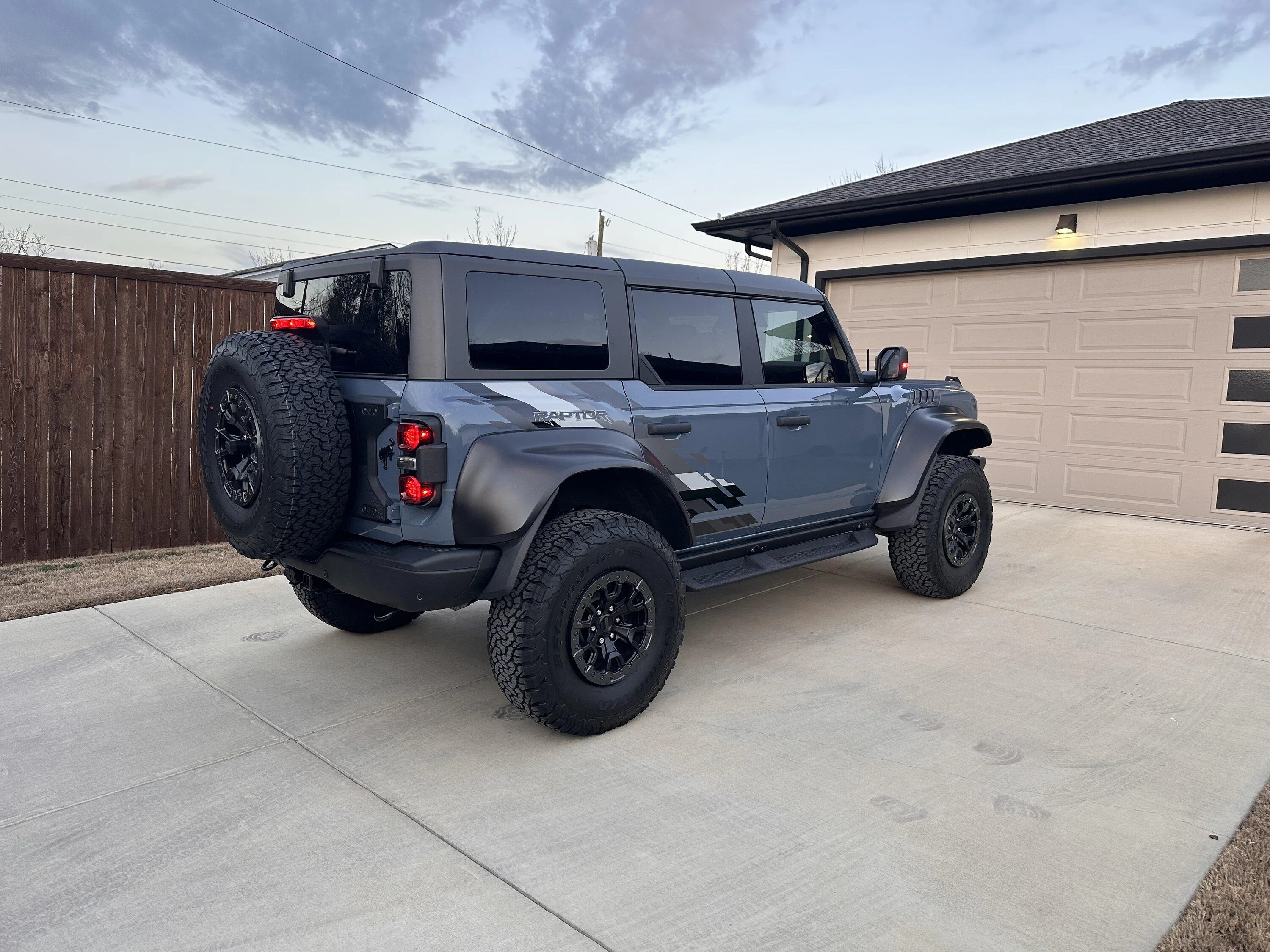 AZURE GRAY METALLIC Bronco RAPTOR Photos Thread | Bronco6G - 2021+ Ford ...