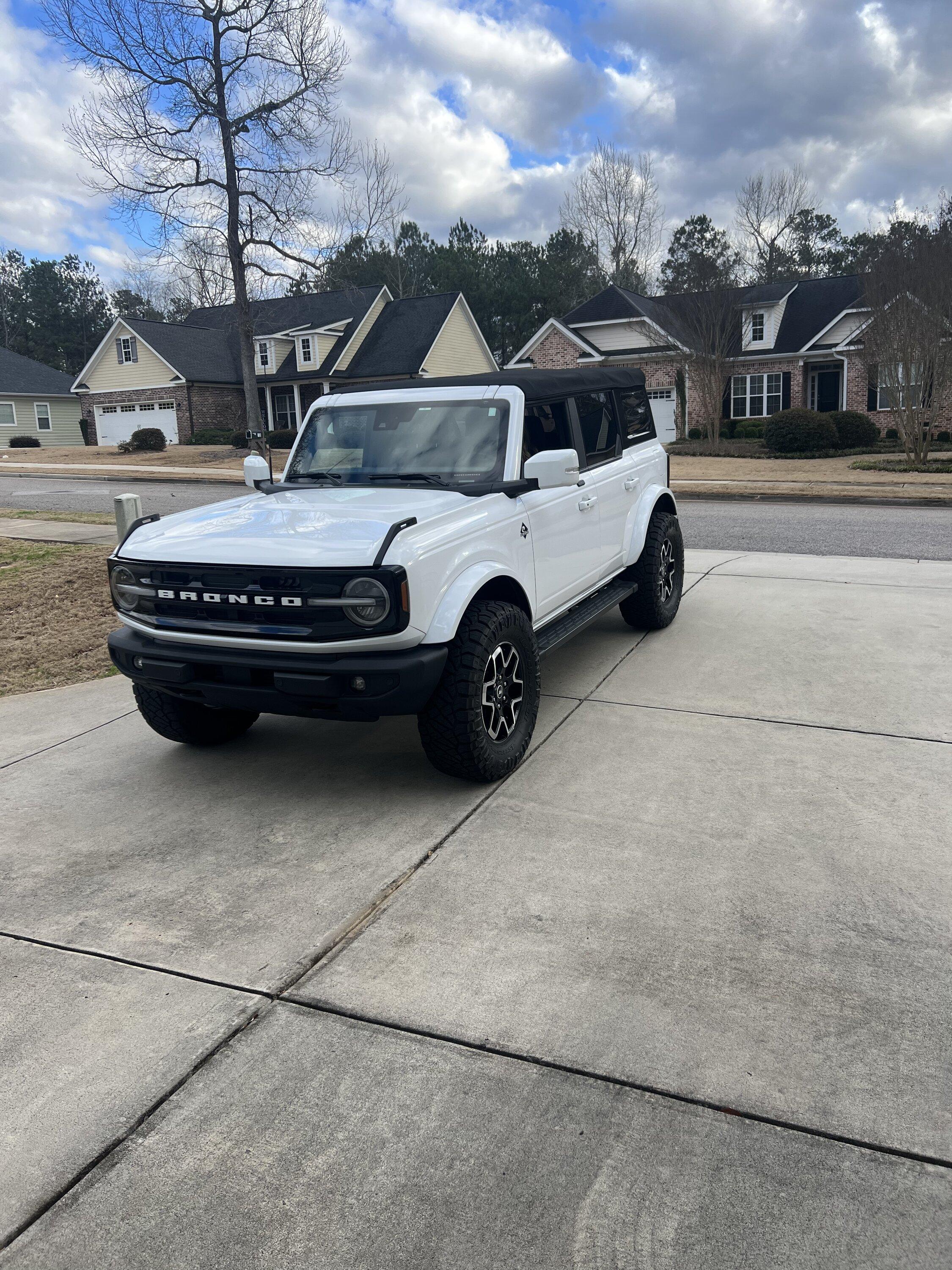 Hoss 3.0 Fox Coilovers installed on Outer Banks | Bronco6G - 2021+ Ford ...