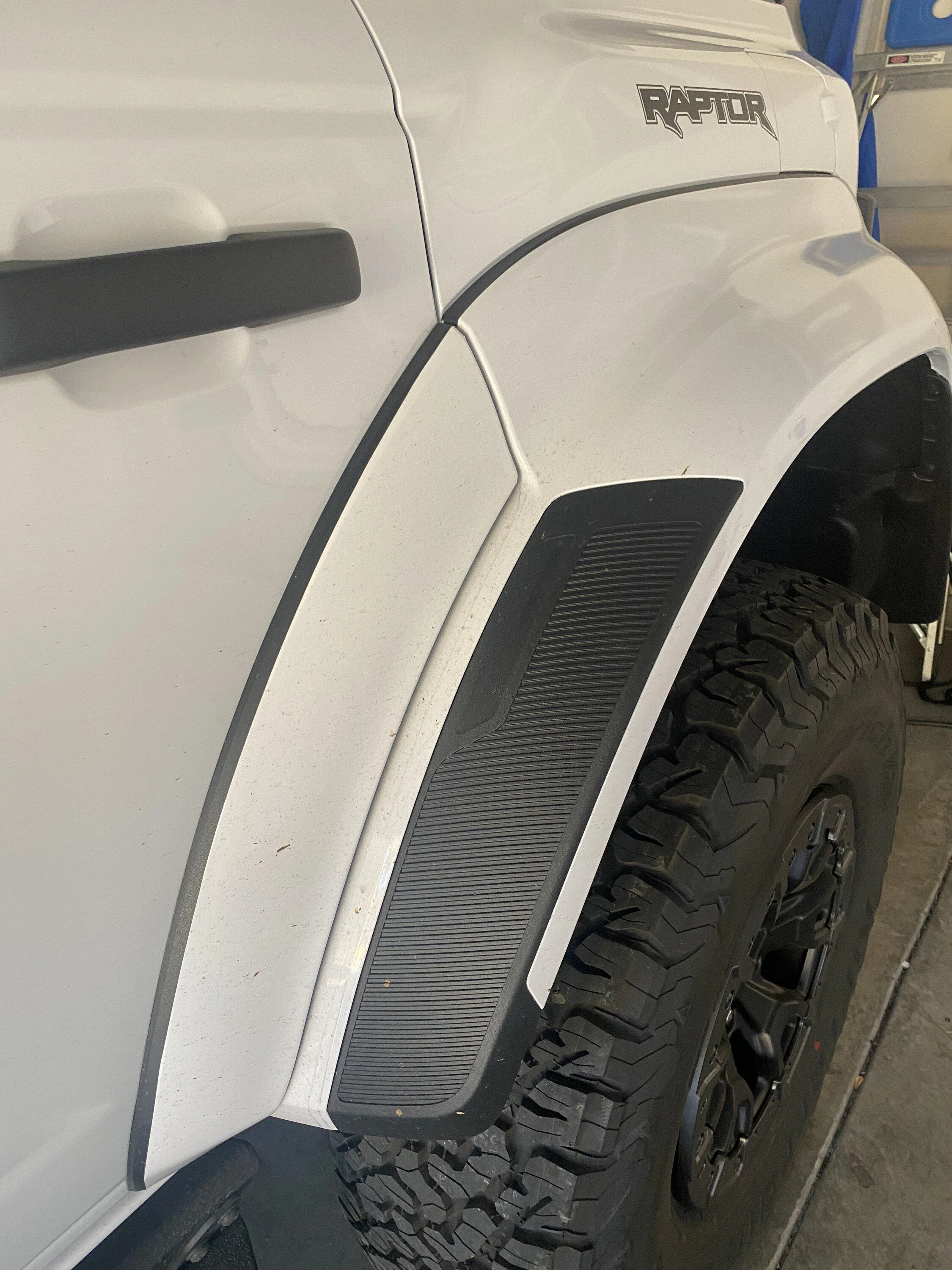 White Bronco Raptor w/ vinyl wrapped flares. Rigid 40” light bar ...