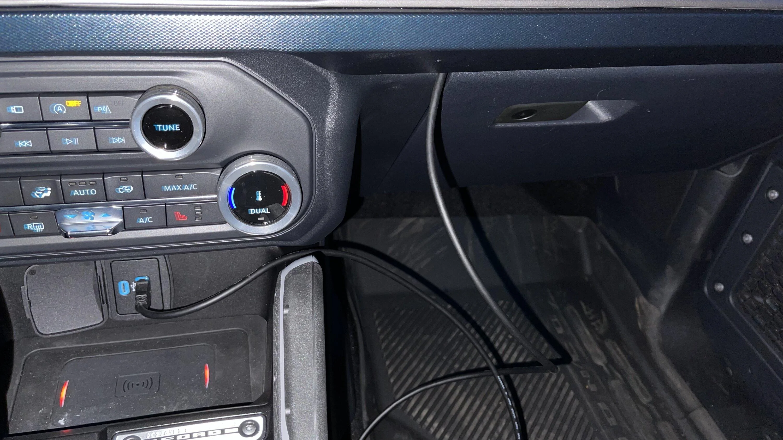 Installing USB plug on the top of the dash, like the Lux package -- DIY ...
