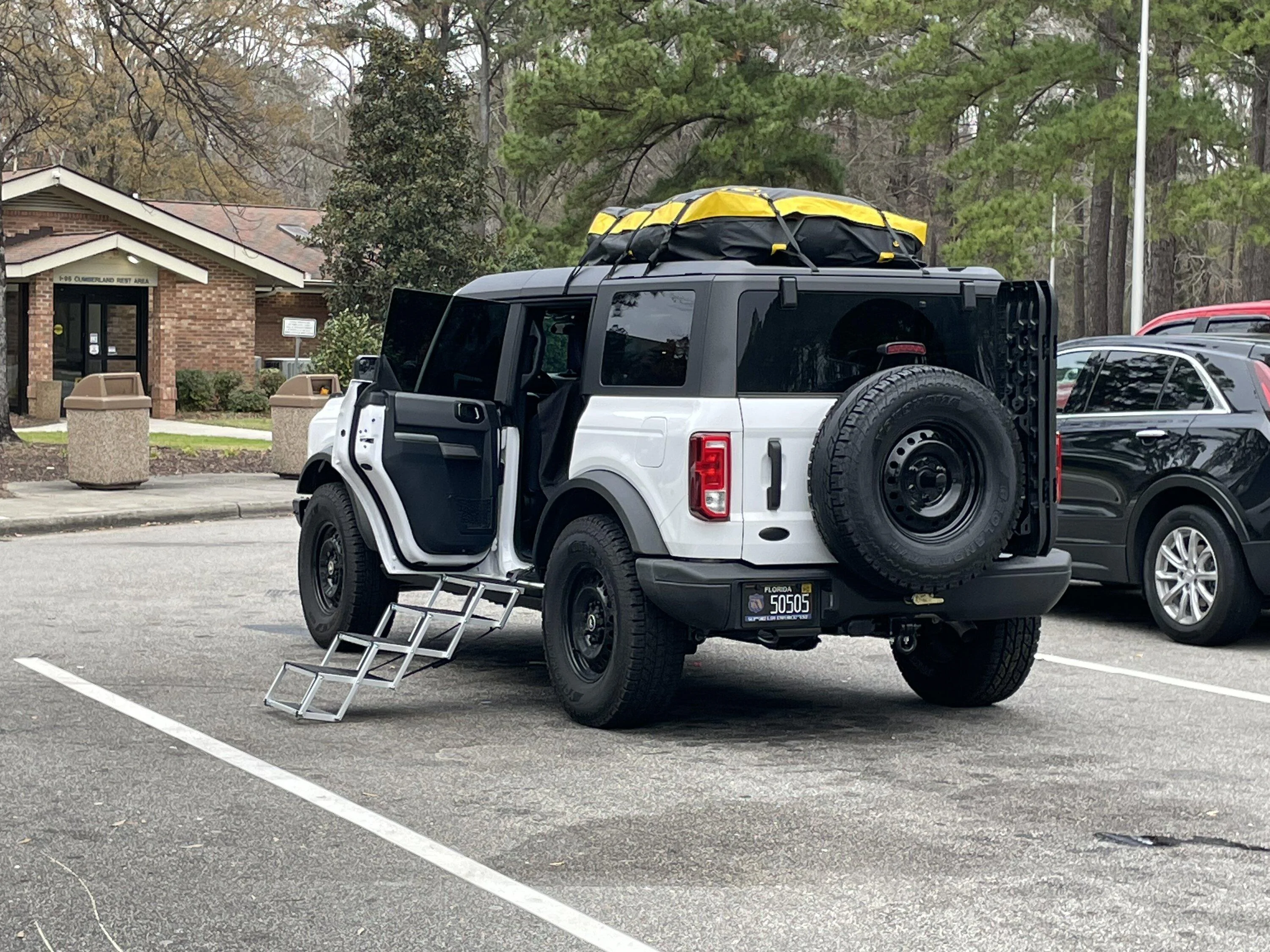 Best setup for a dog passenger side or in the cargo space | Bronco6G ...