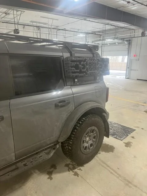 Recovery boards mounted on Pak Rax | Bronco6G - 2021+ Ford Bronco ...