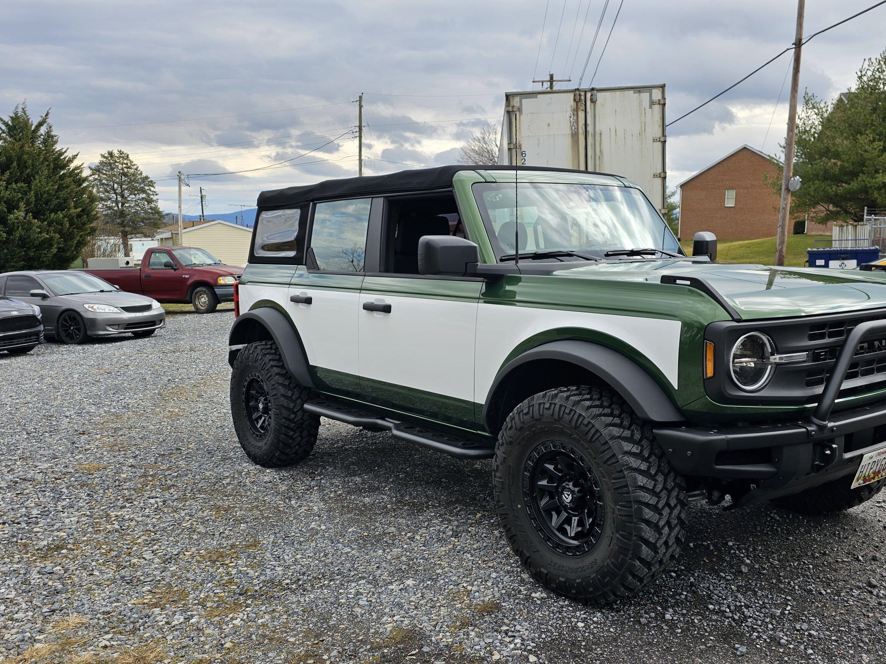 Custom Two-Tone Bronco | Bronco6G - 2021+ Ford Bronco & Bronco Raptor ...