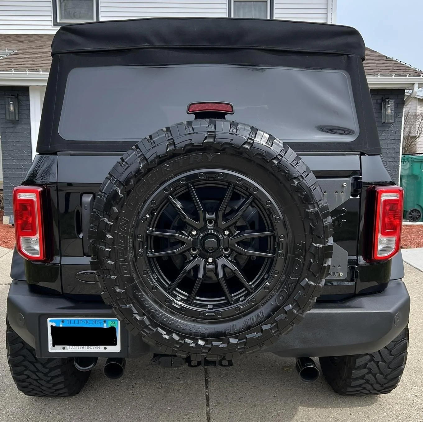 Painted fender flares and grill gloss black | Bronco6G - 2021+ Ford ...