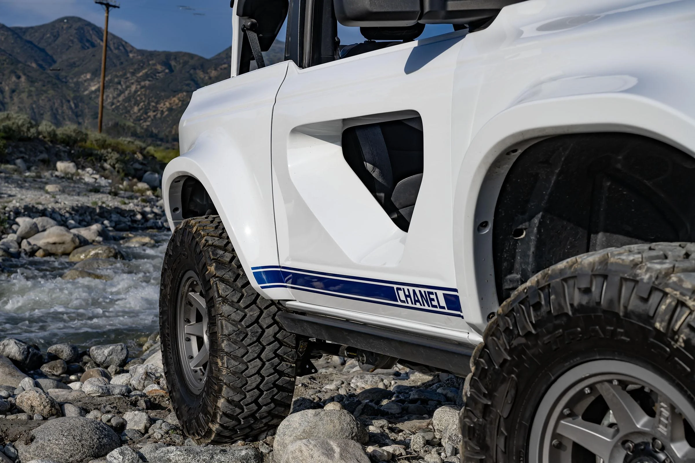 Shelby racing stripes with ADV 5" fenders and Anderson Composites Halo ...