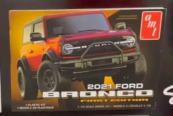Bronco First Edition 2-Door 1/25 Scale Model Kit from AMT | Bronco6G ...