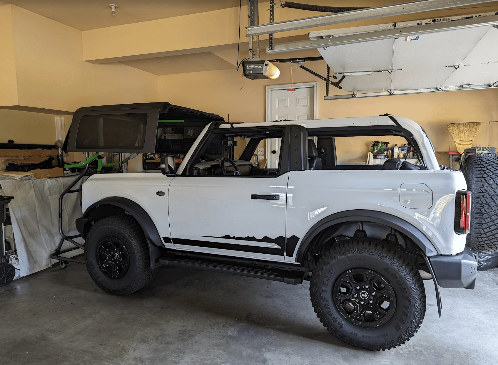 TopLift Pro 2-Door Bronco Top Removal Tool | Bronco6G - 2021+ Ford ...