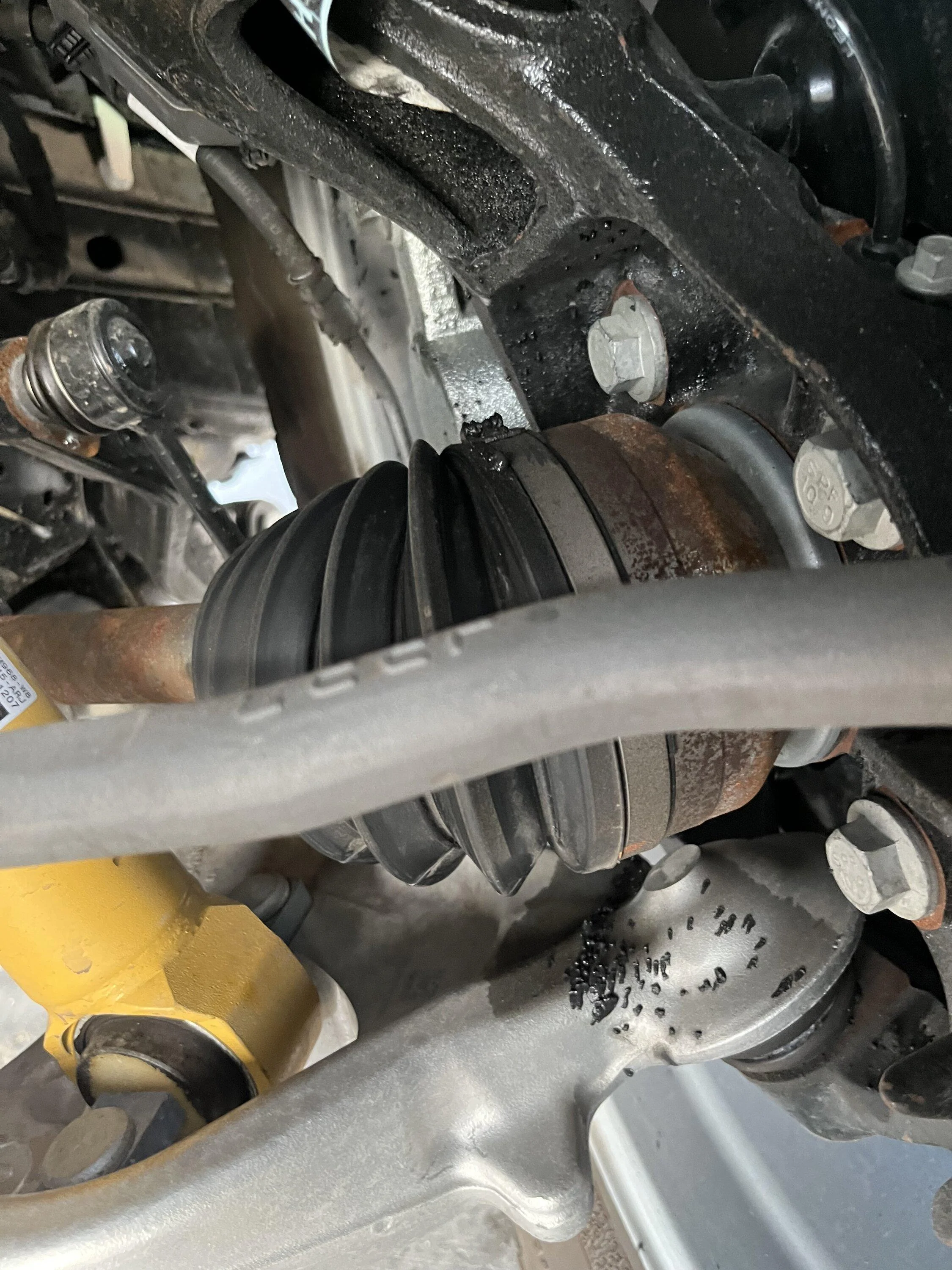 500 miles and likely CV boot leaking! 2023 badlands non Sas | Bronco6G ...