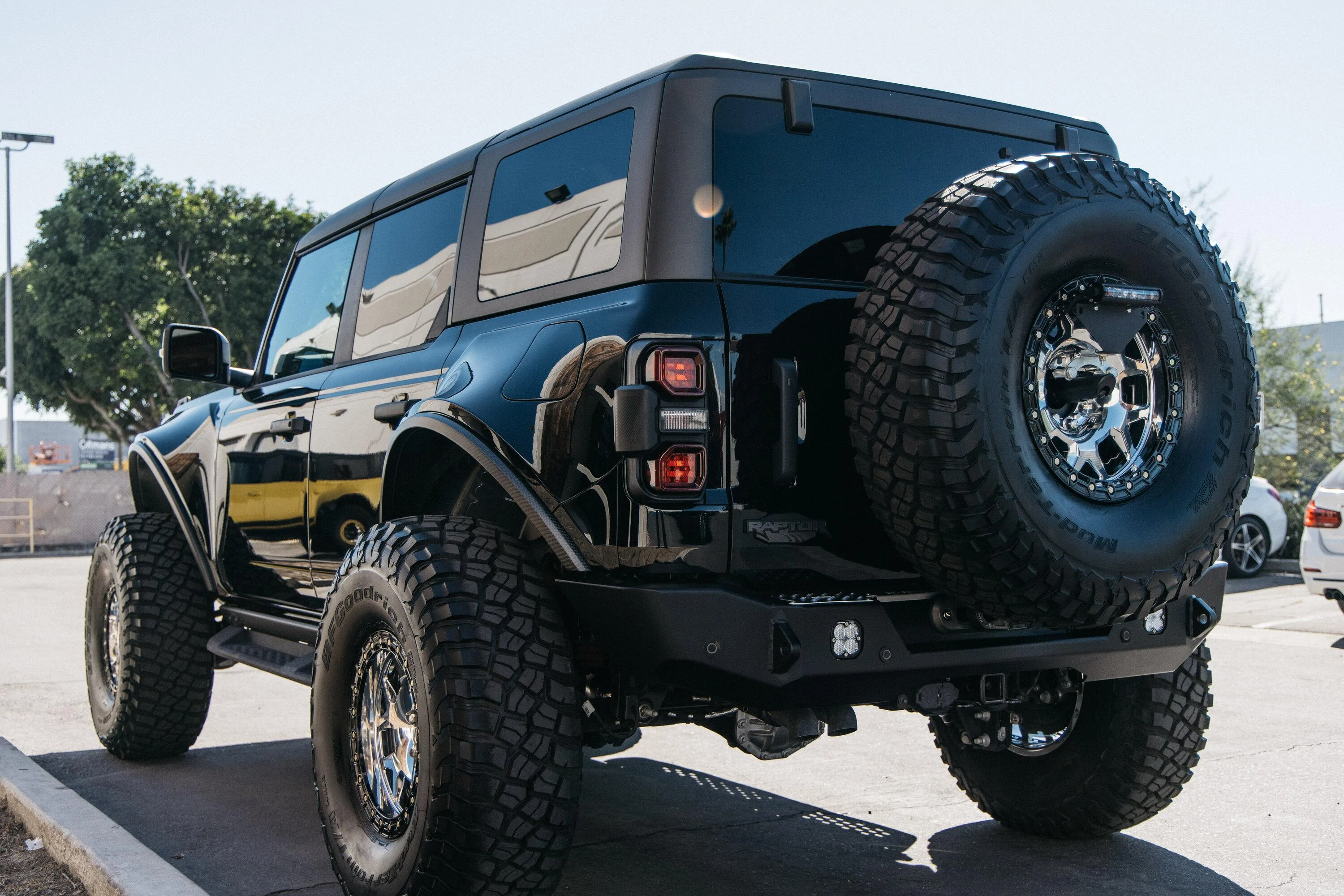 Bronco Raptor with APG Carbon Body System on 39" KM3's | Bronco6G ...