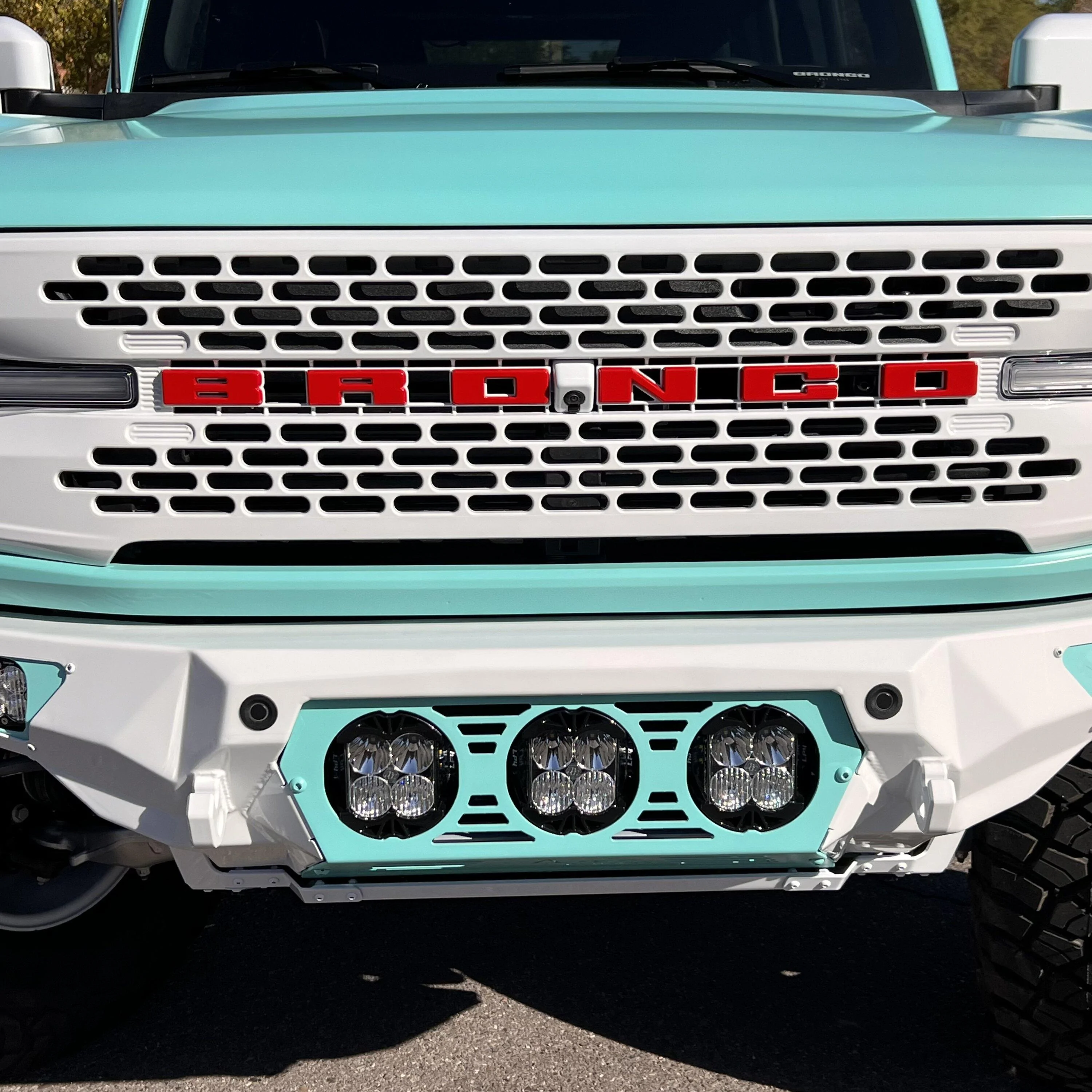 Full color change: Tiffany paint on retro Bronco build by Doetsch ...