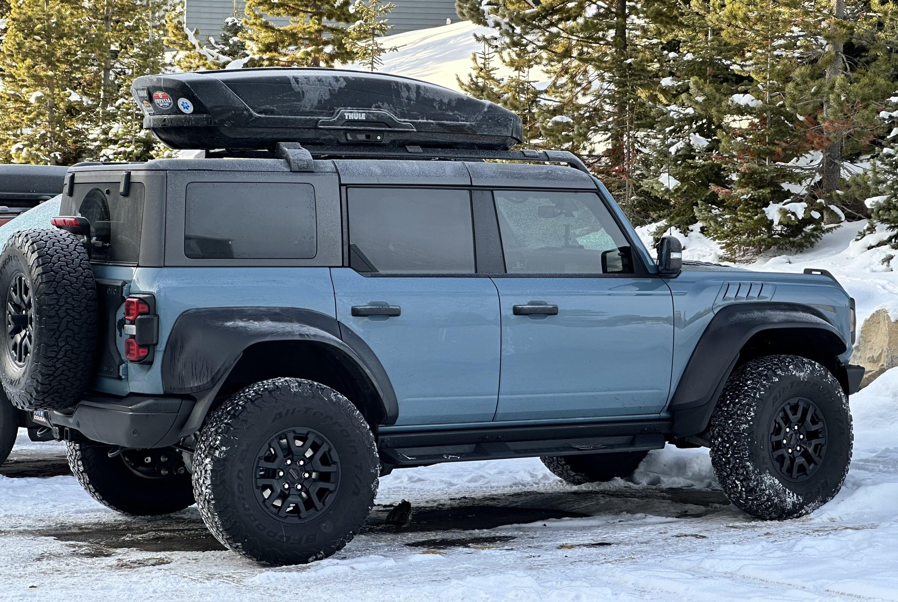 Ford OEM roof rack with Thule Roof Box | Page 2 | Bronco6G - 2021+ Ford ...