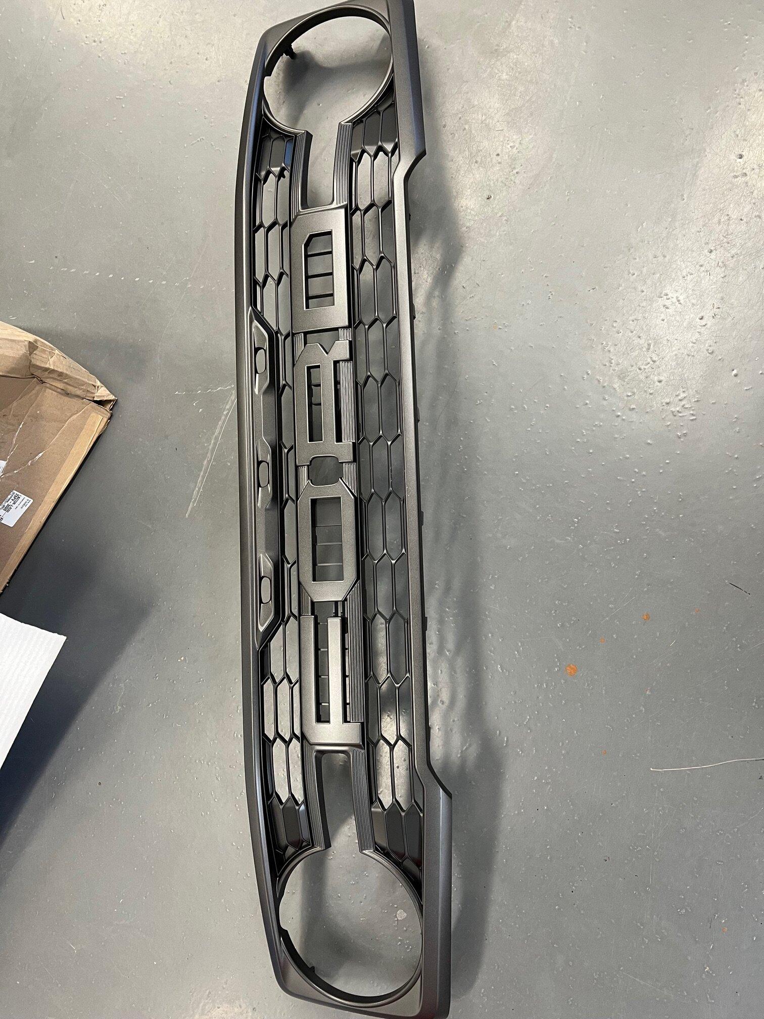 Canada - Quebec - OEM RAPTOR GRILL WITH MARKER LIGHTS 500$ | Bronco6G ...