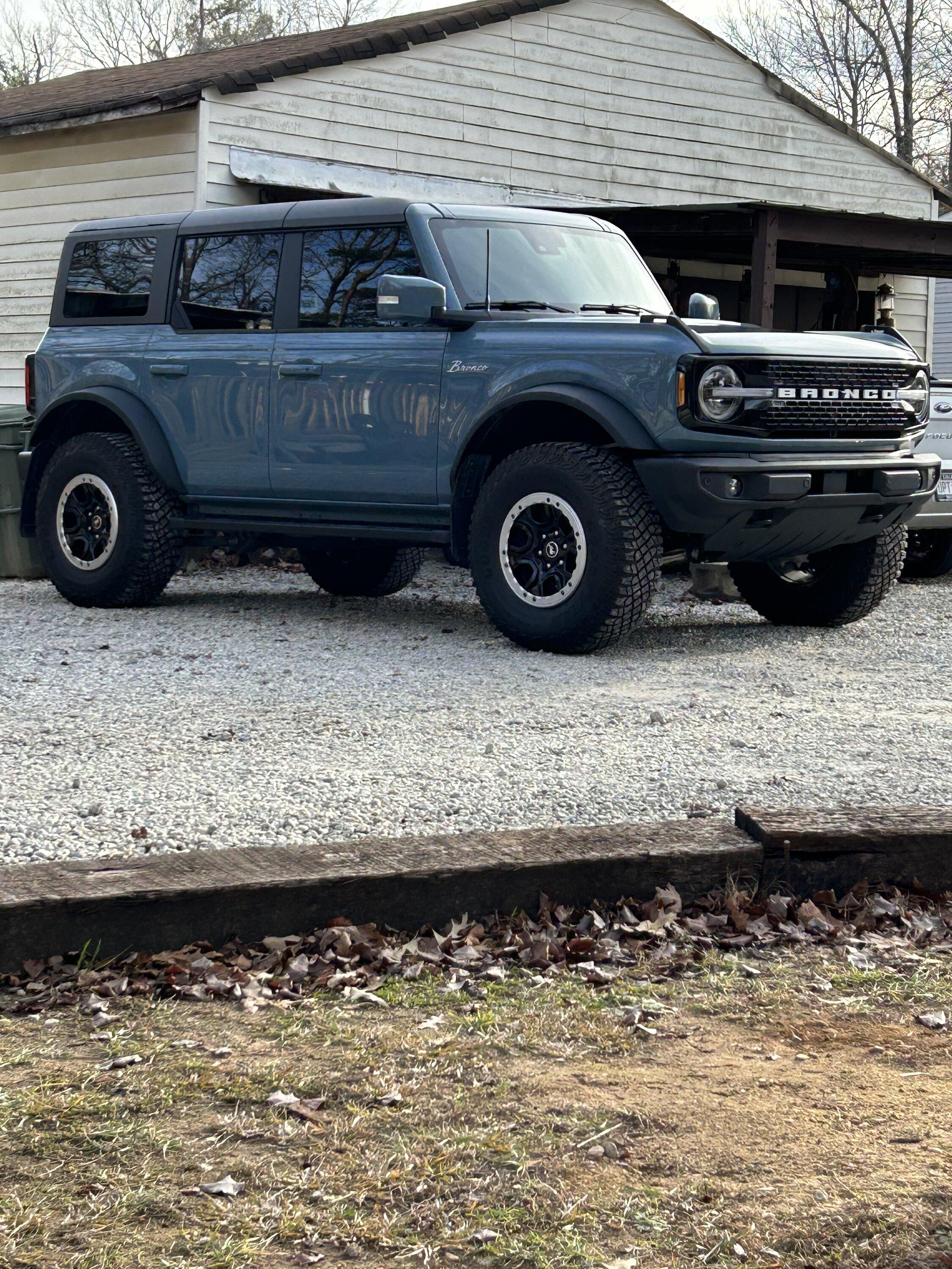 SAS wheels and tires on non-SAS Outer Banks | Bronco6G - 2021+ Ford ...