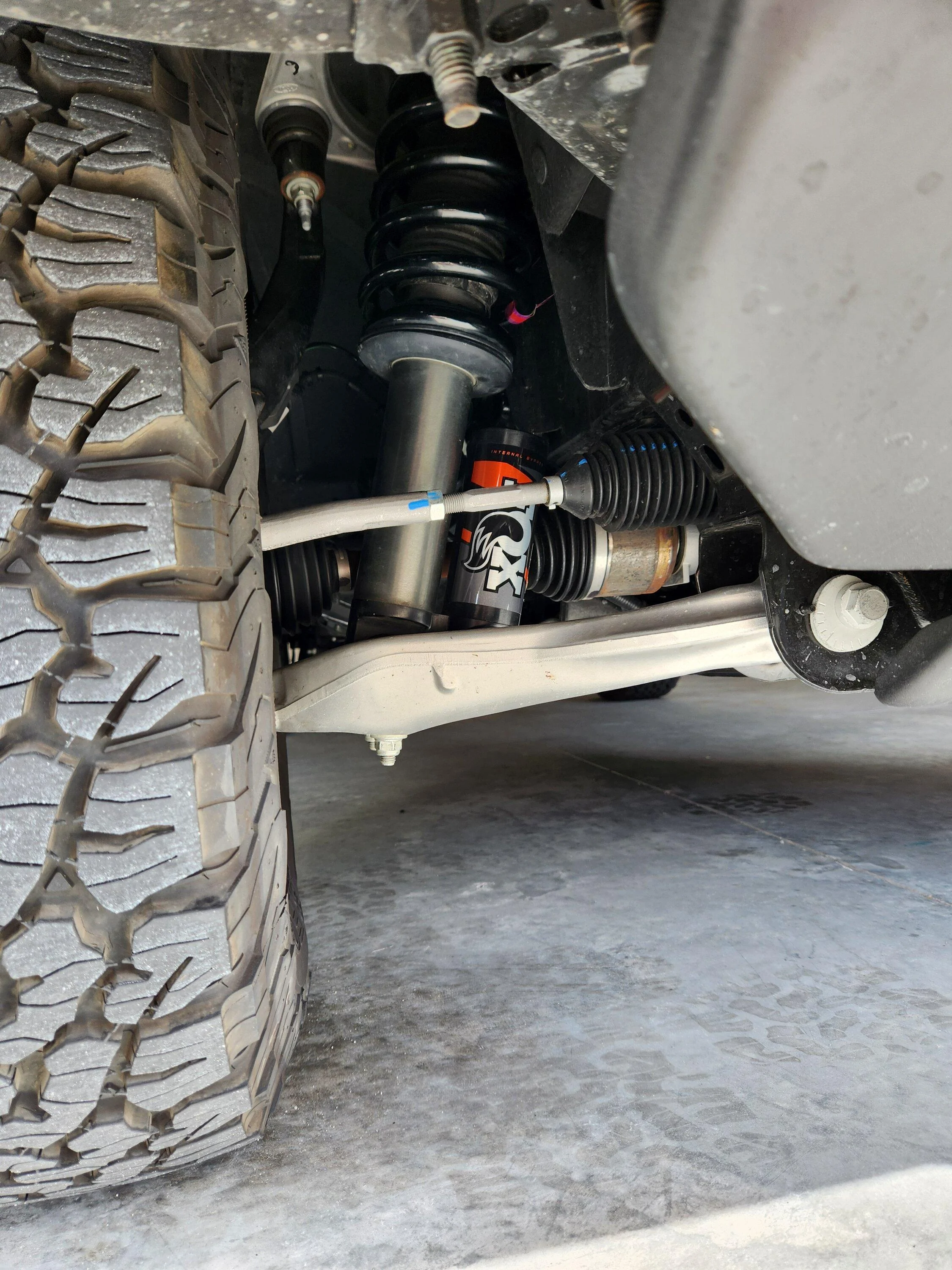 HOSS 3.0 Fox shocks installed on Bronco Badlands Non-Sasquatch (photos ...