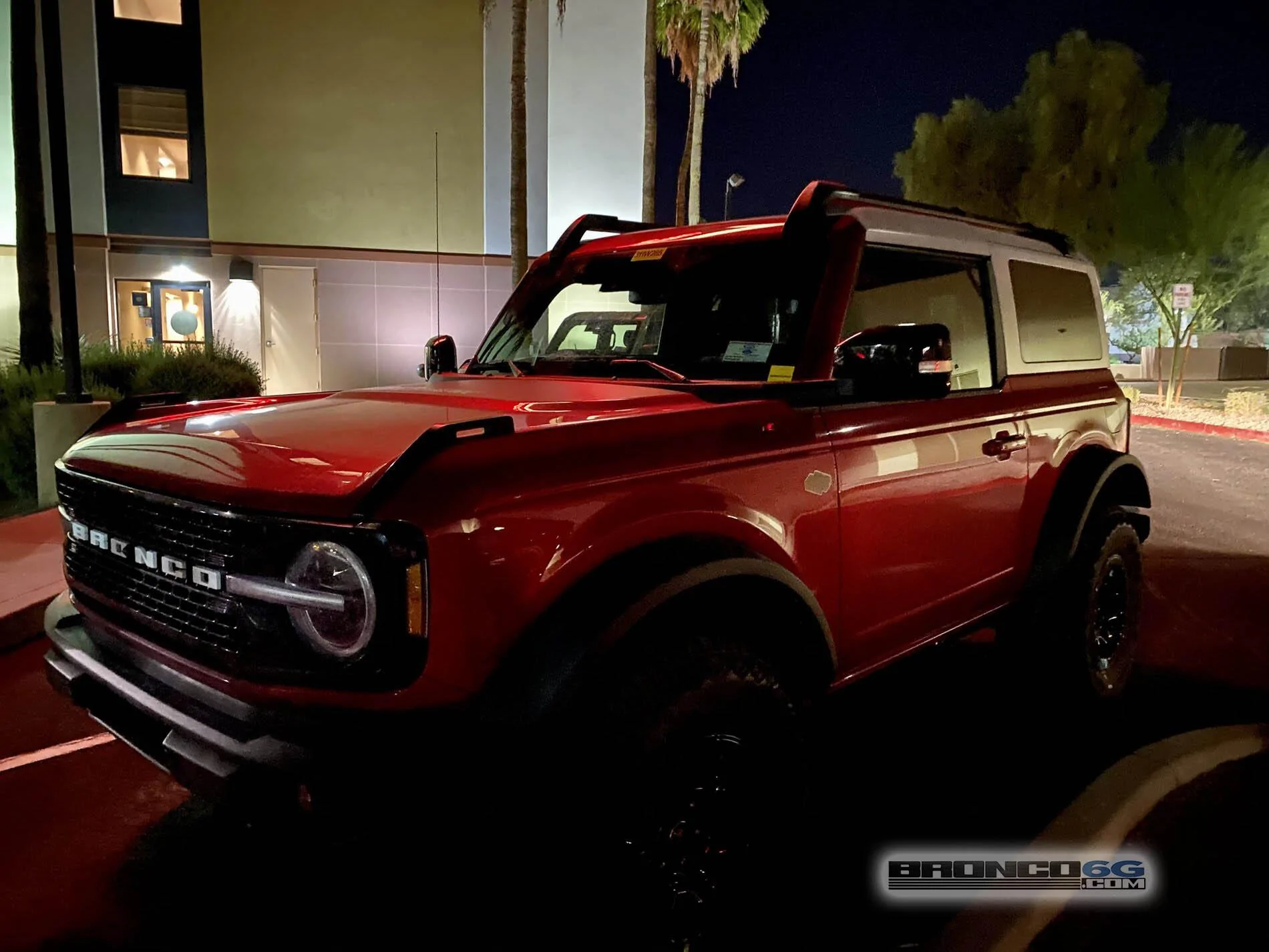 Bronco Wildtrak in Rapid Red at Arizona Hotel (Daytime Pics Added ...