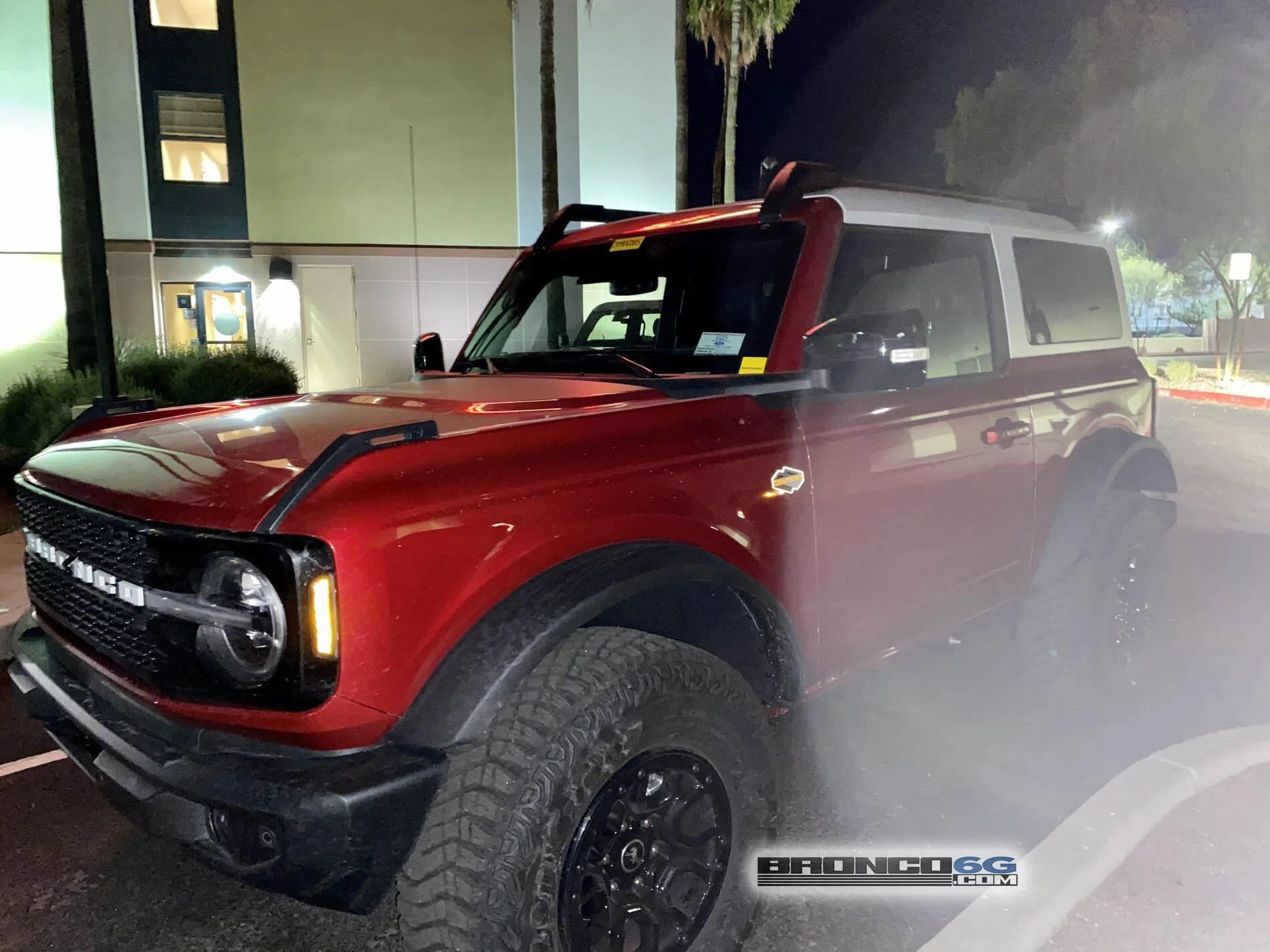 Bronco Wildtrak in Rapid Red at Arizona Hotel (Daytime Pics Added ...