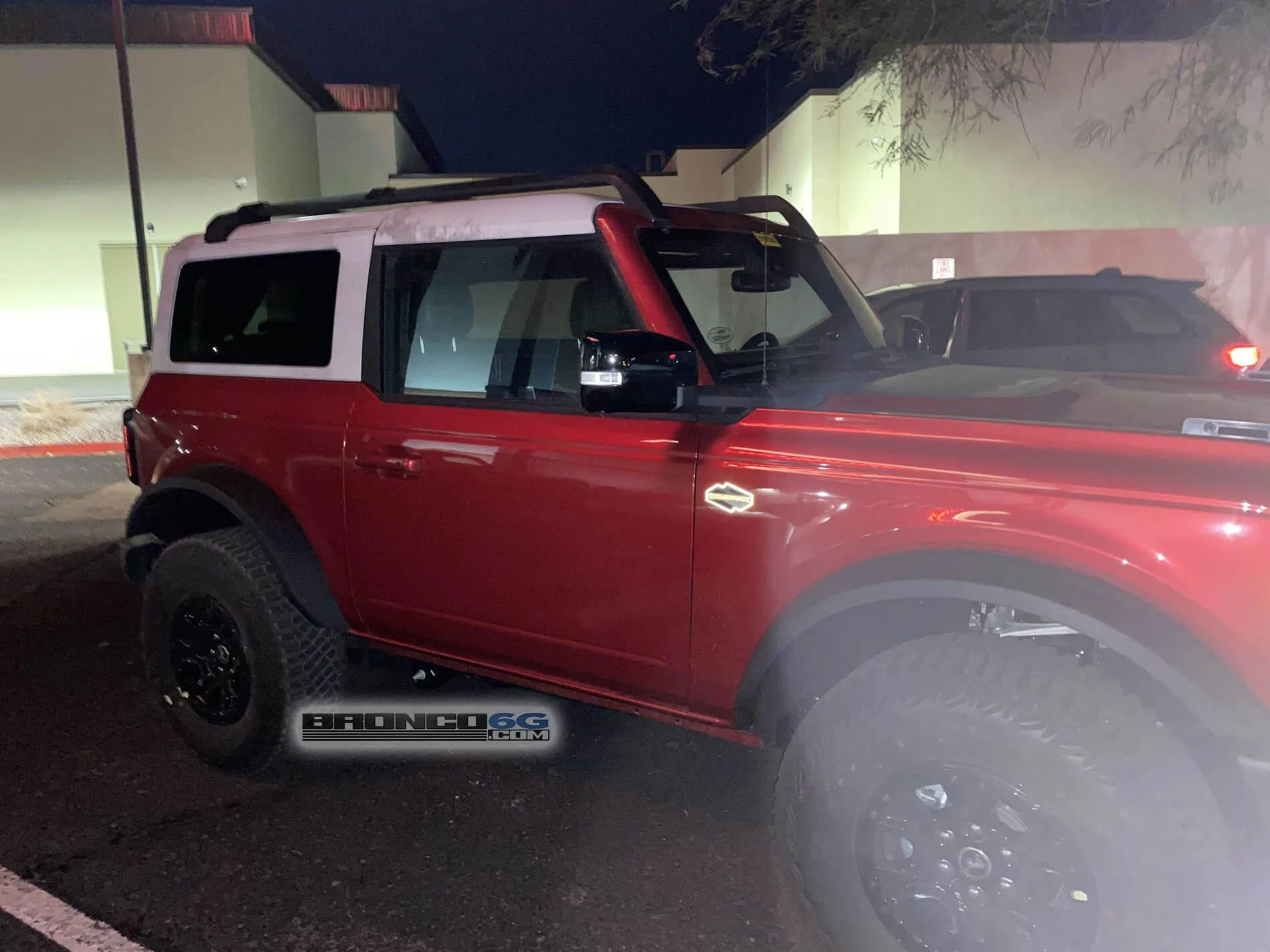 Bronco Wildtrak in Rapid Red at Arizona Hotel (Daytime Pics Added ...