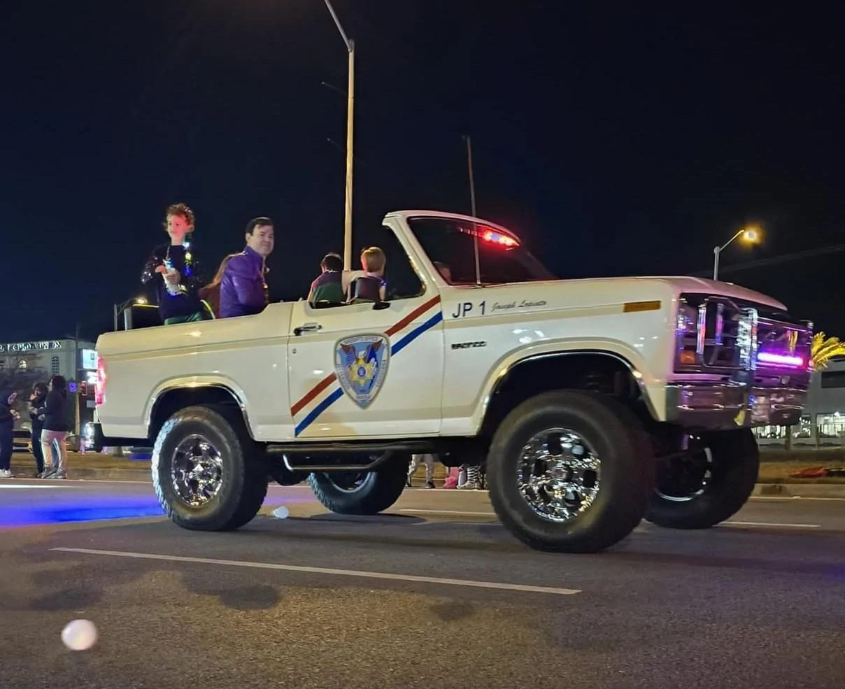 Jefferson Parish Police shows off their ORACLE-Equipped Bronco in Mardi ...