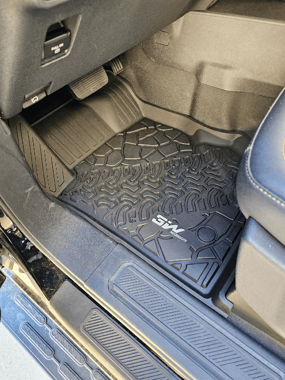 3W Floormat Review + Comparison vs Weathertech | Bronco6G - 2021+ Ford ...