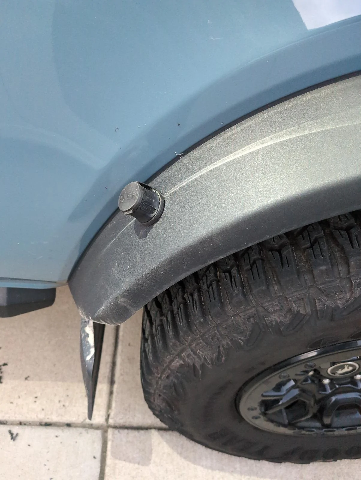 ARB Twin install with Exterior Air Chuck on fender flares | Bronco6G ...