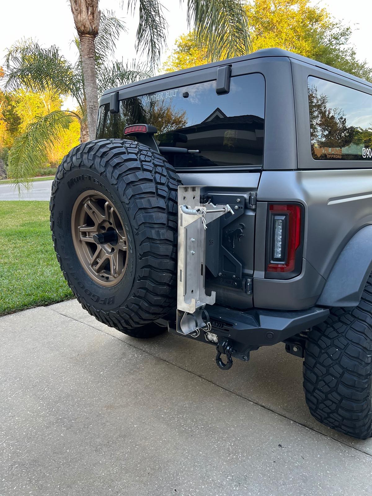 Pro Eagle Jack Mounted to Tailgate Reinforcement | Bronco6G - 2021 ...