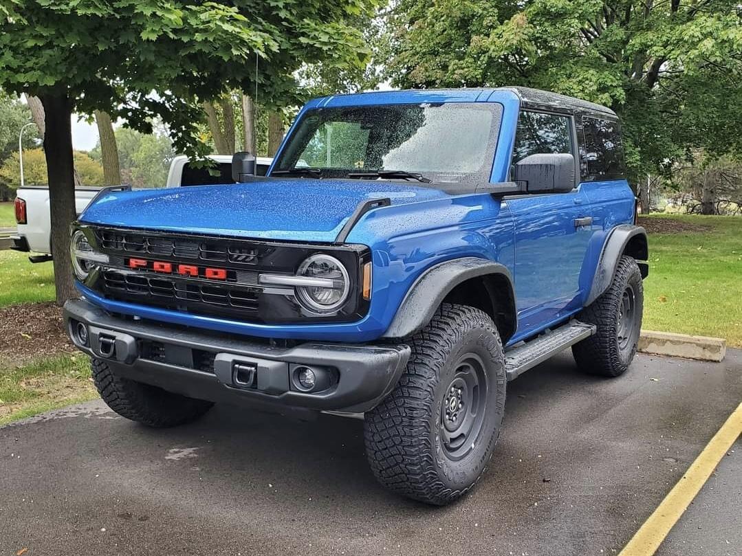 2025 Bronco Peak Blue color spotted?! | Page 2 | Bronco6G - 2021+ Ford ...