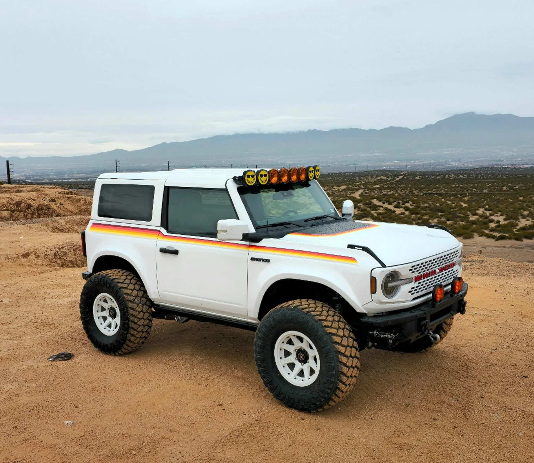 Anyone put heritage grill on Oxford White Bronco? | Bronco6G - 2021 ...