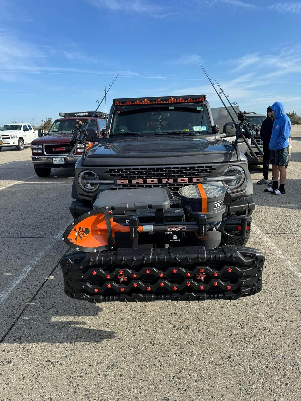 Traction board + shovel mount for soft top | Bronco6G - 2021+ Ford ...