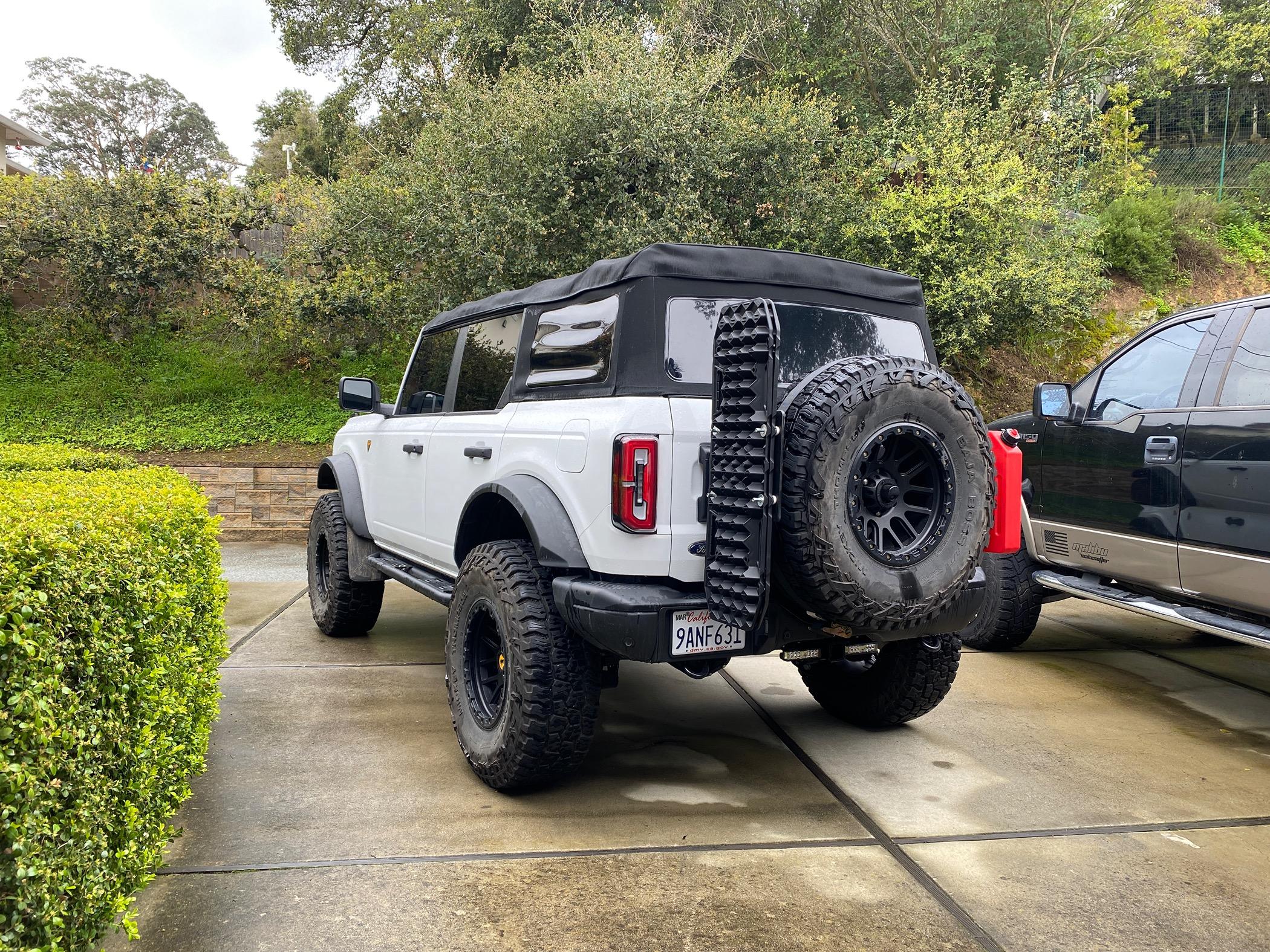 Traction board + shovel mount for soft top | Bronco6G - 2021+ Ford ...