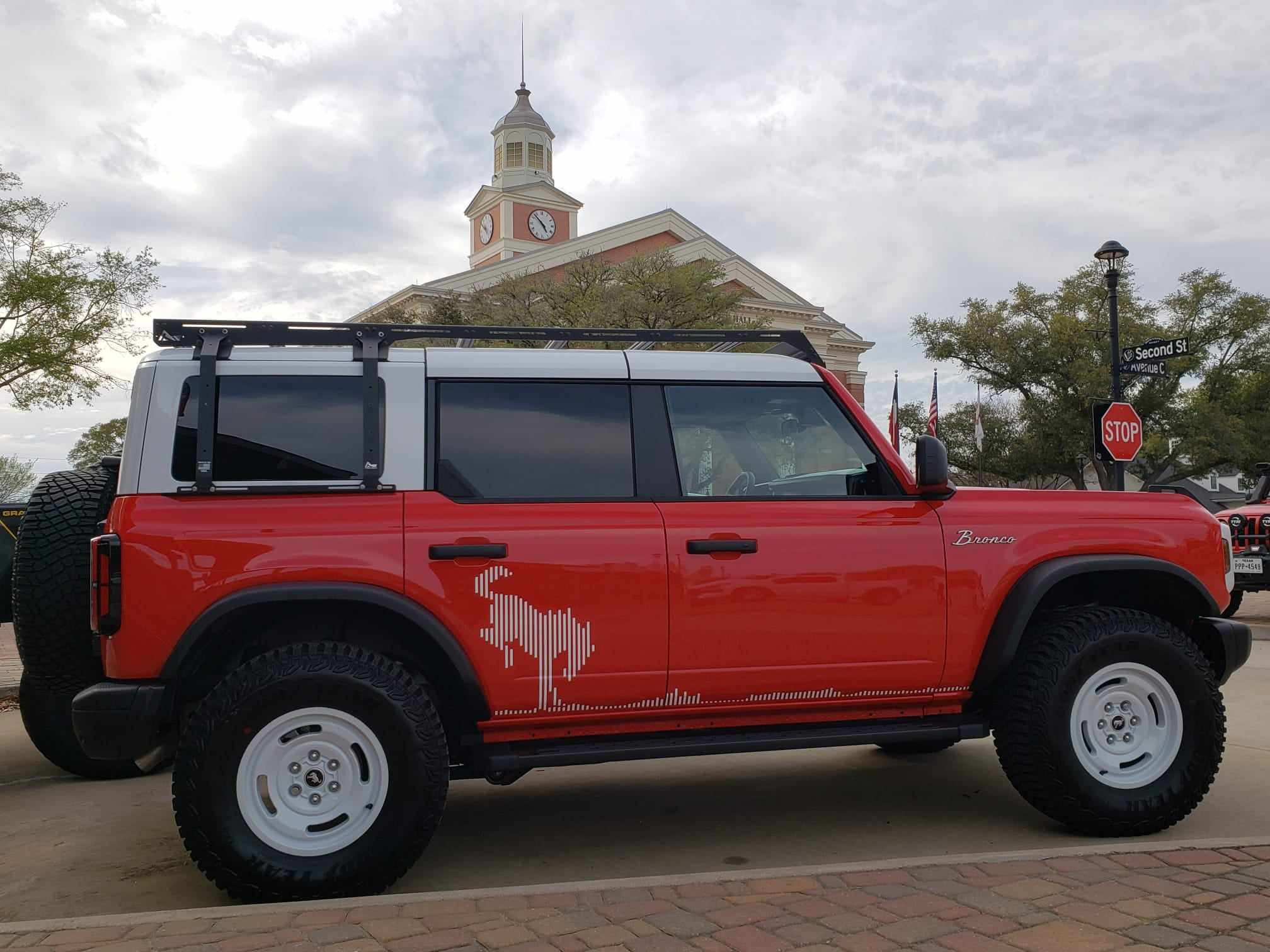 Heritage Edition with Trailrax roof rack | Bronco6G - 2021+ Ford Bronco ...