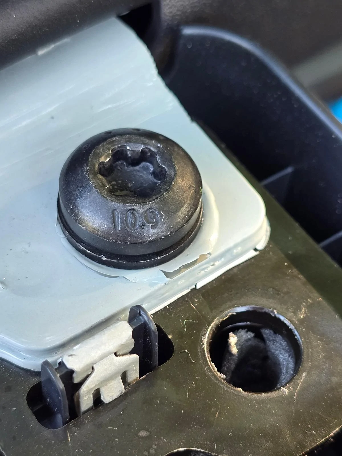 Paint chipping under bolts for hard top mounting points | Bronco6G ...